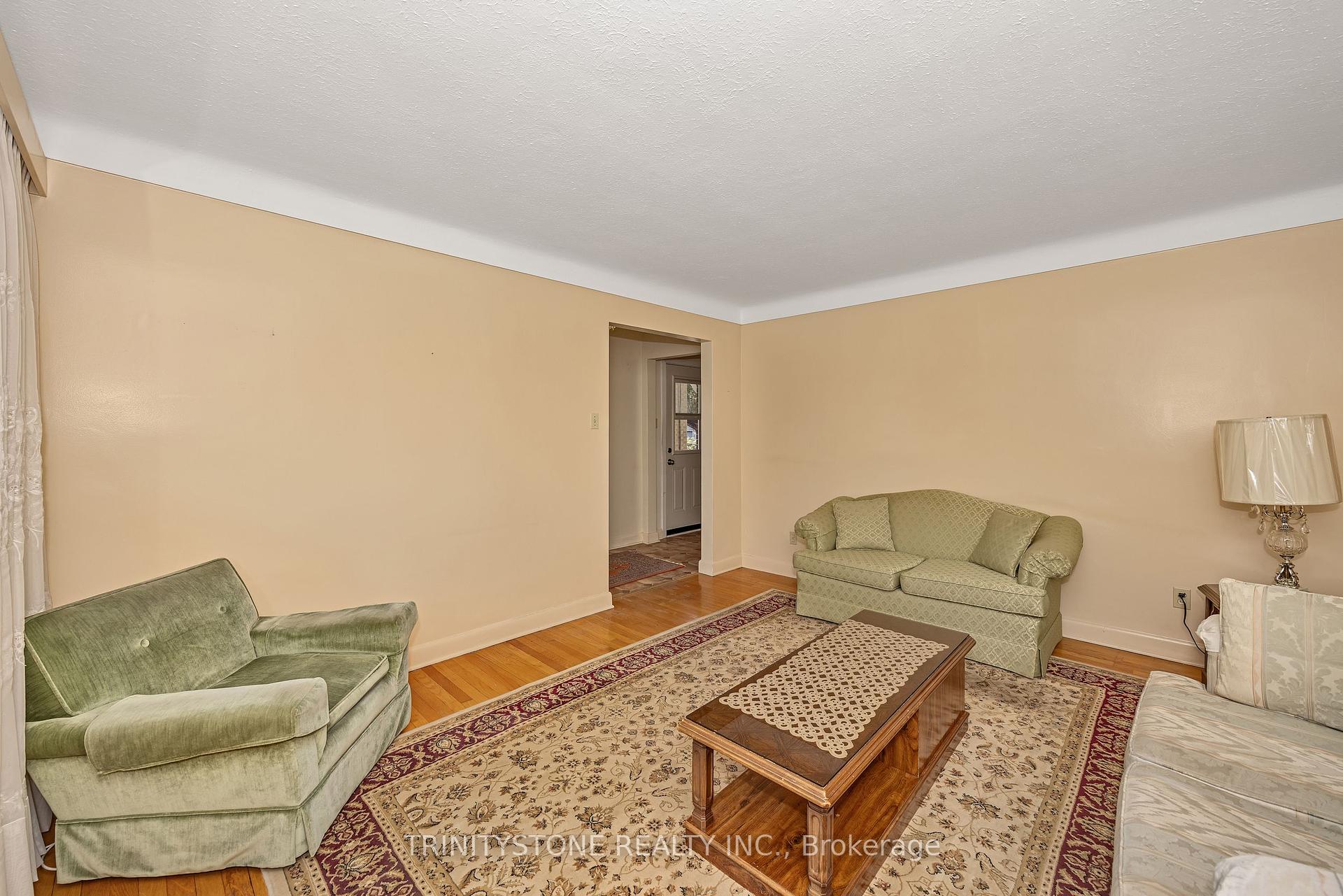 1008 Riddell Avenue, Belair Park - Copeland Park and Area, ON K2C 2J5