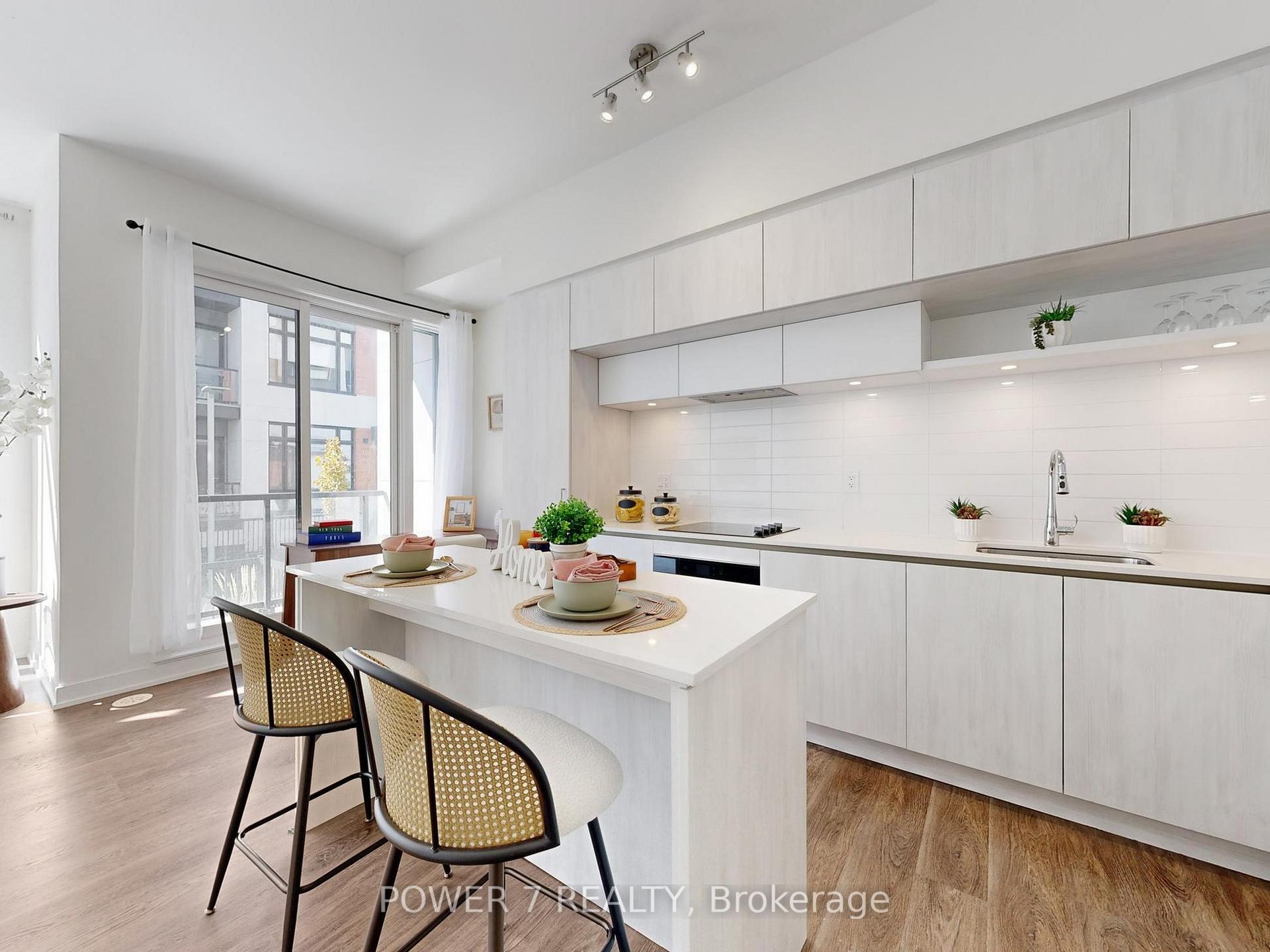 1009 - 14 David Eyer Road, Richmond Hill, ON L4S 0N4