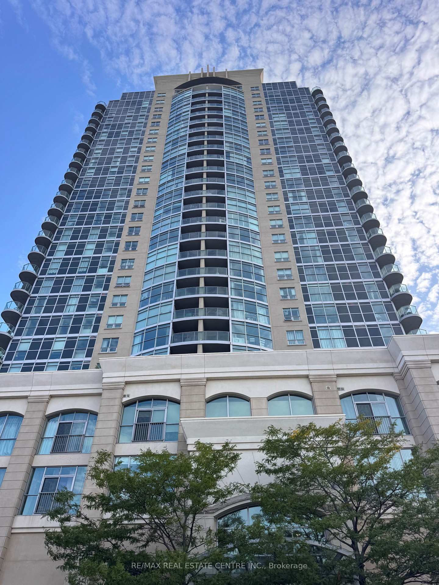 1009 - 9 George Street, Brampton, ON L6Y 1P4