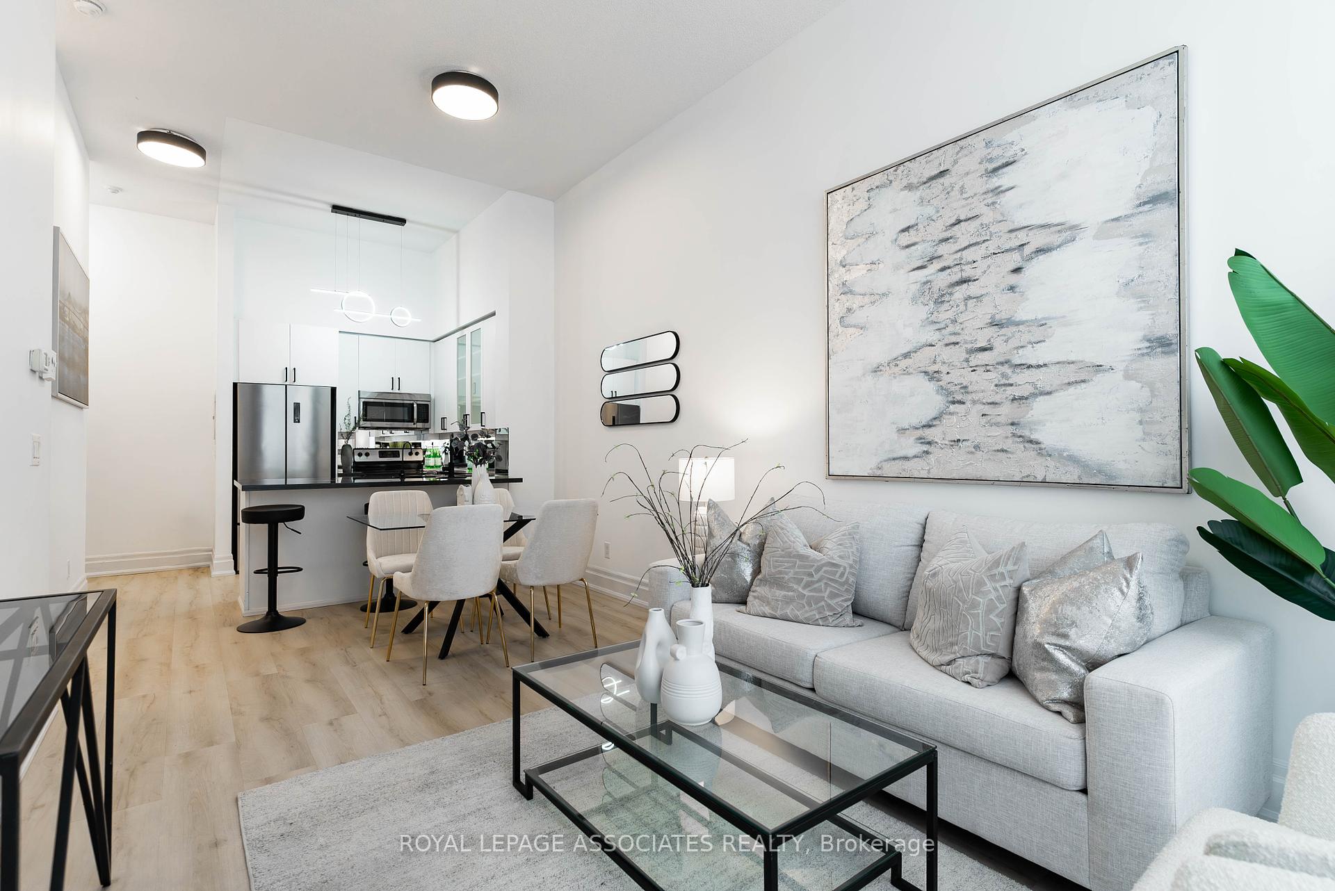 101 - 111 Upper Duke Crescent, Markham, ON L6G 0C8