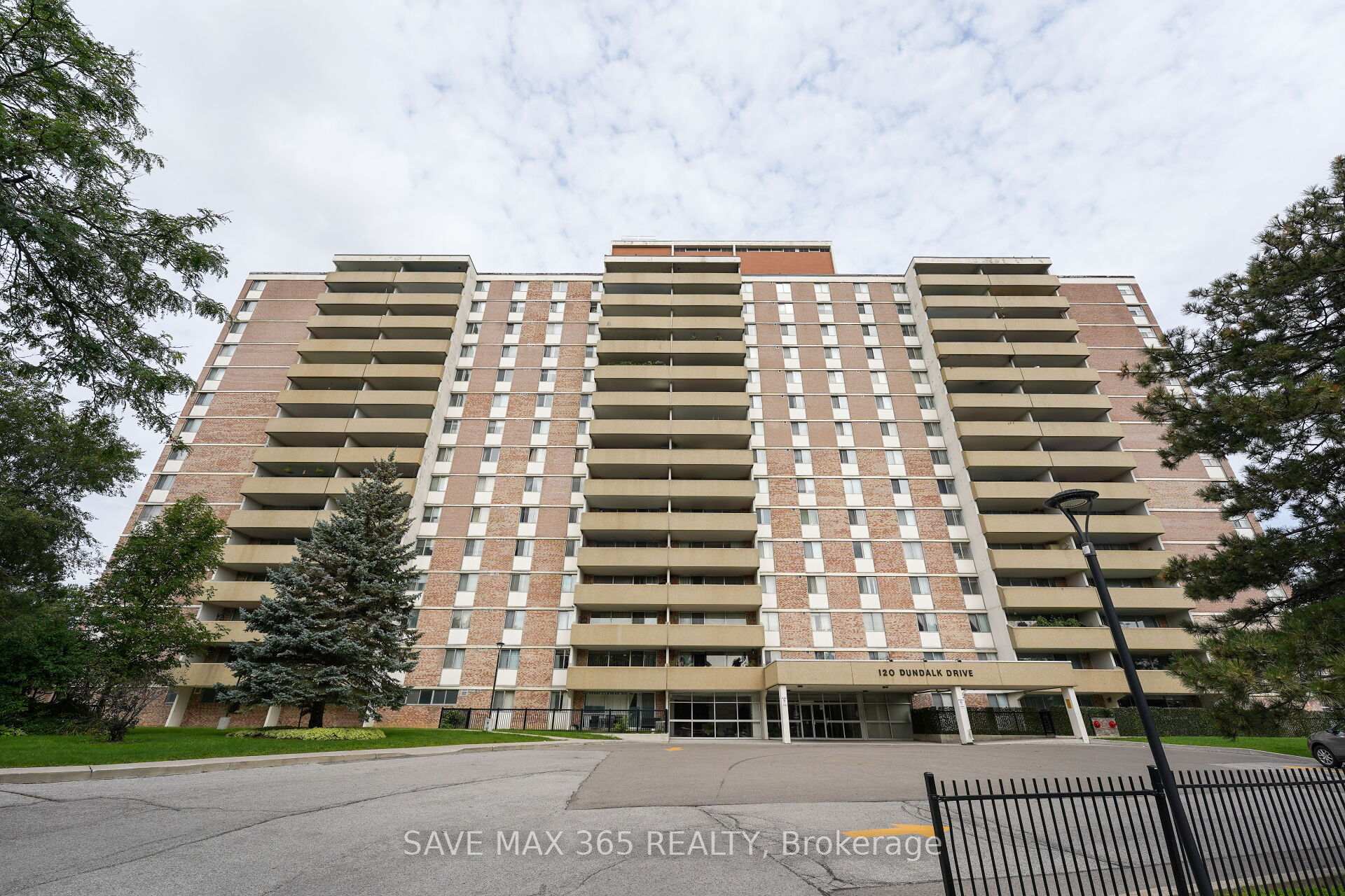 101 - 120 Dundalk Drive, Toronto, ON M1P 4V9