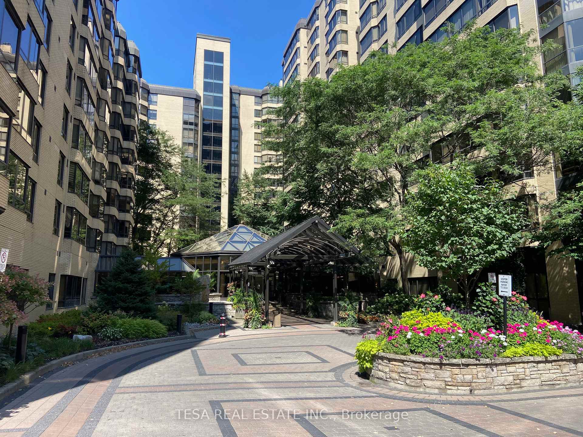 101 - 211 St Patrick Street, Toronto, ON M5T 2Y9