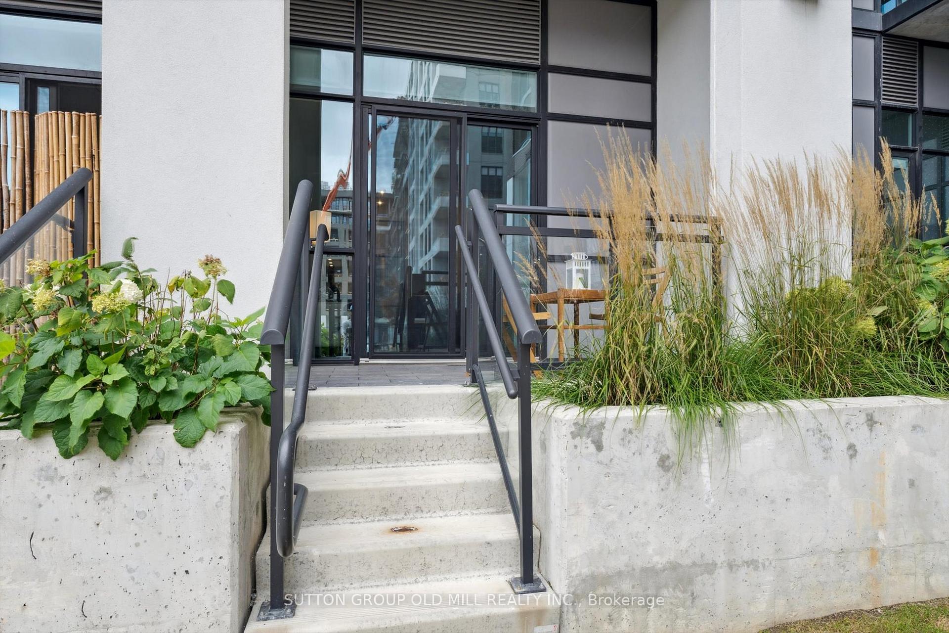 101 - 25 Neighbourhood Ln. 1 Lane, Toronto, ON M8Y 0C4