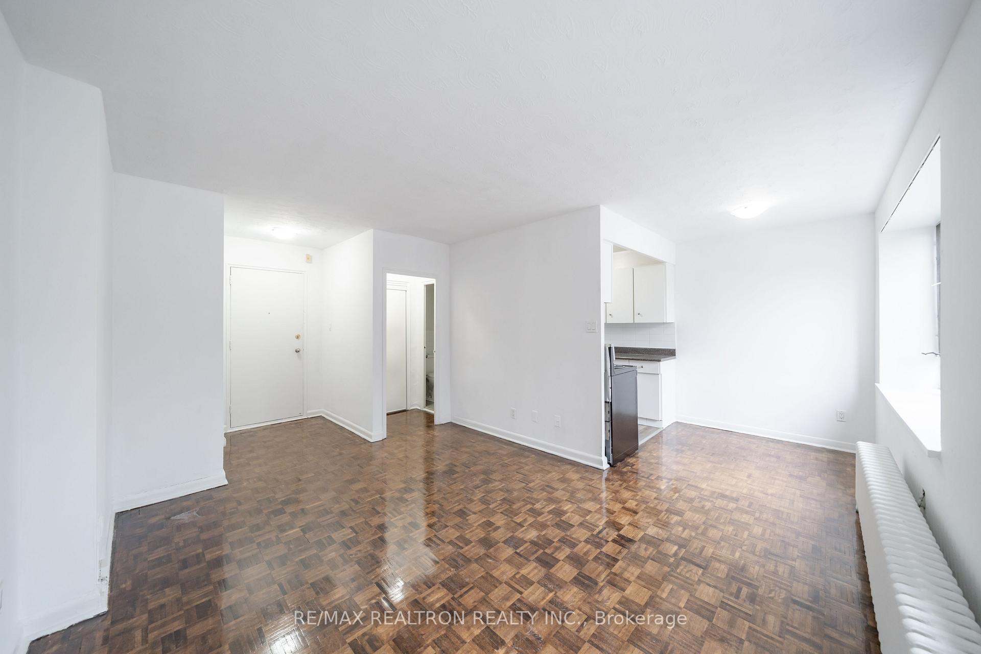 101 - 2895 Bathurst Street, Toronto, ON M6H 3A8