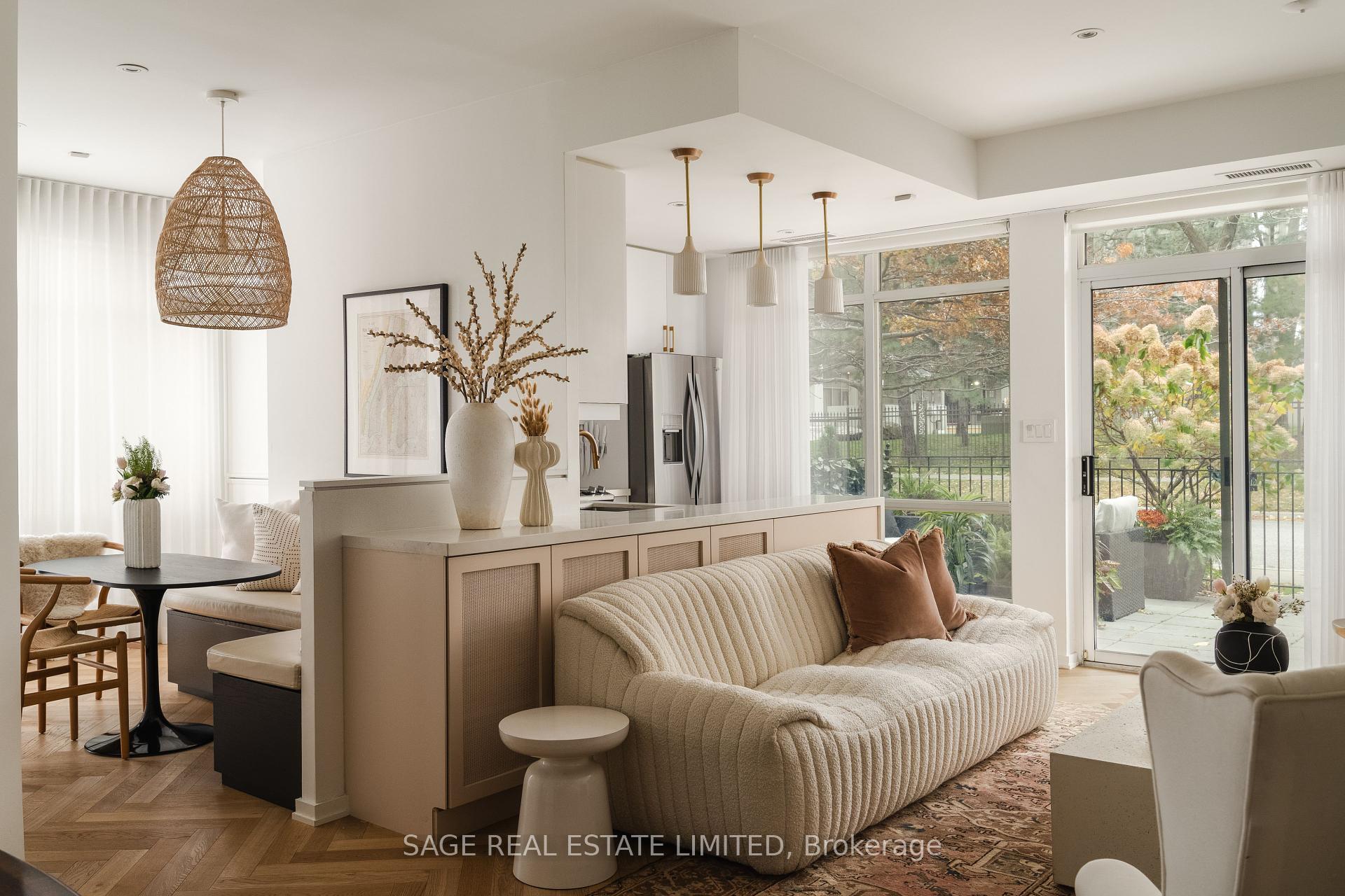 101 - 80 Palace Pier Court, Toronto, ON M8V 4C1