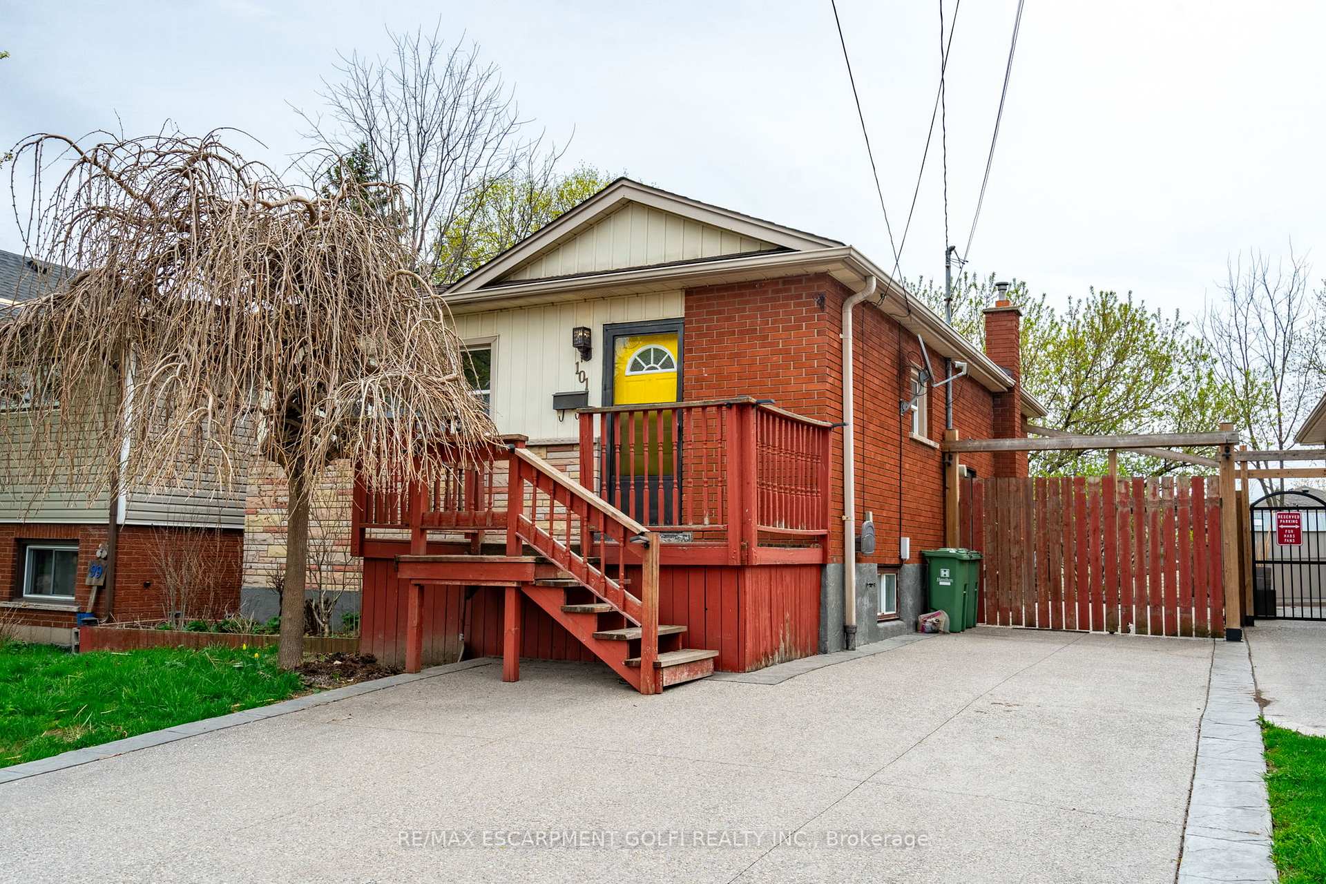 101 East 24th Street, Hamilton, ON L8V 2X9