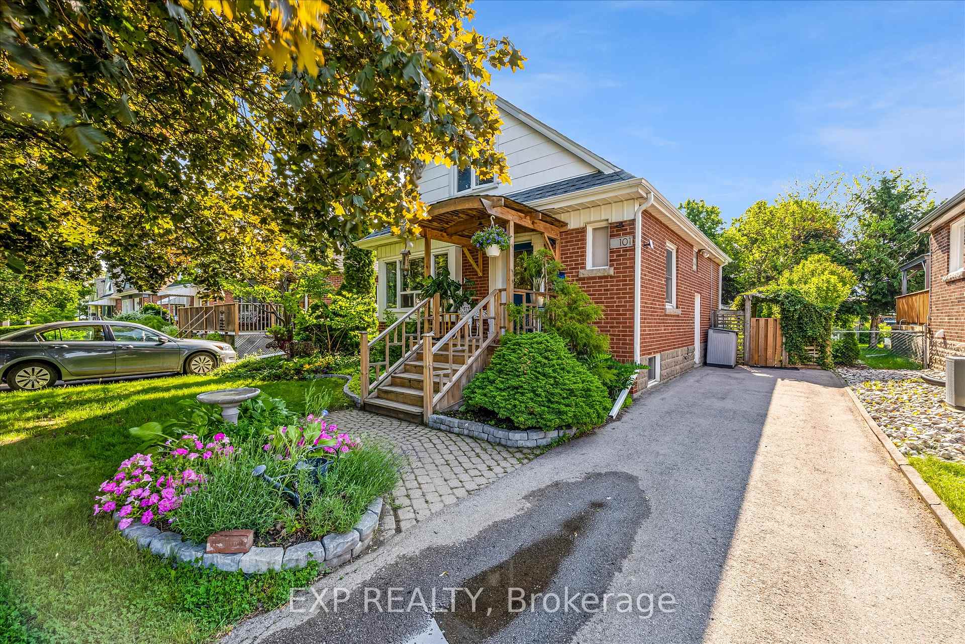 101 Erin Avenue, Hamilton, ON L8K 4W1