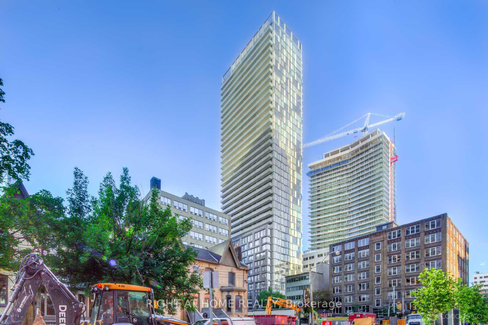 101 Peter Street, Toronto, ON M5V 2G9