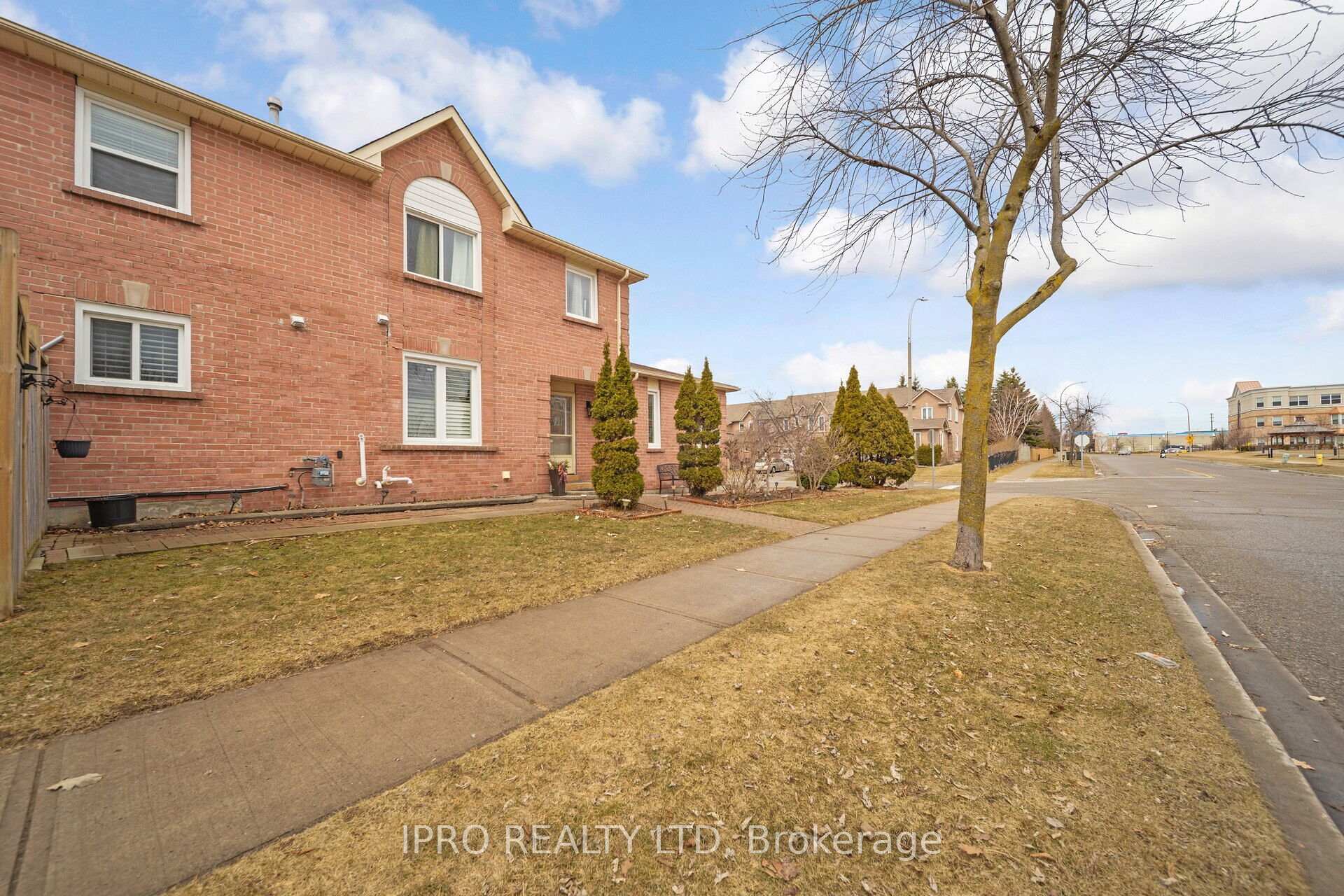 101 Timber Mill Avenue, Whitby, ON L1R 2H4