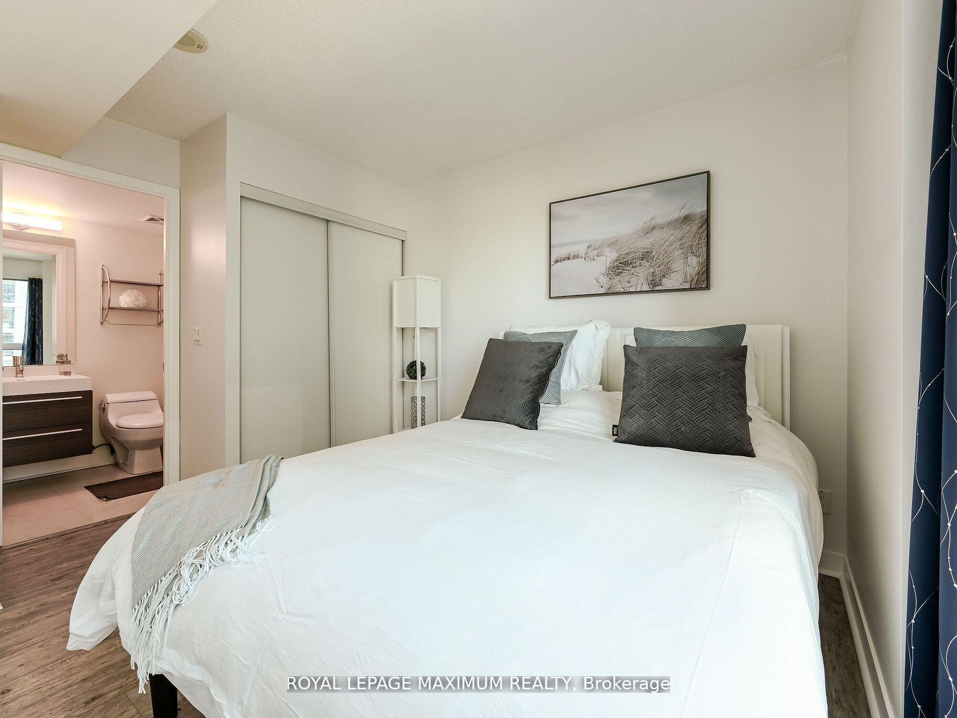 1013 - 155 Legion Road N, Toronto, ON M8Y 0A7