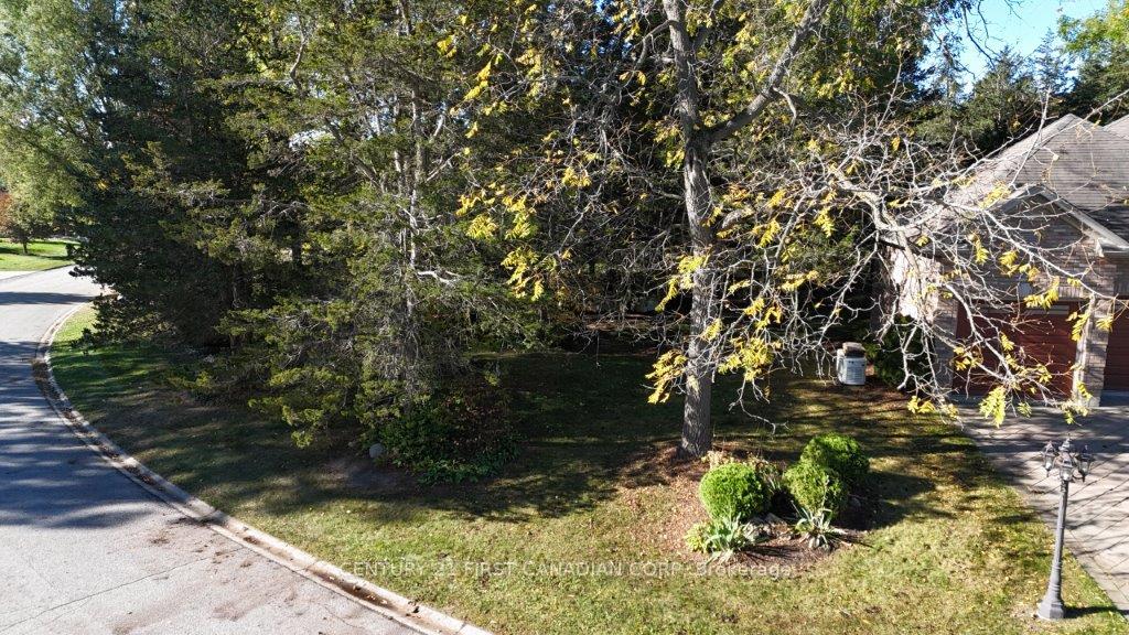 10137 MERRYWOOD Drive, Lambton Shores, ON N0M 1T0