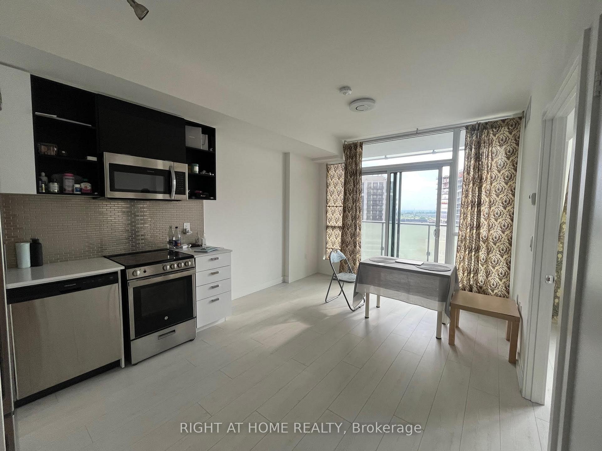 1014 - 10 De Boers Drive, Toronto, ON M3J 0H1