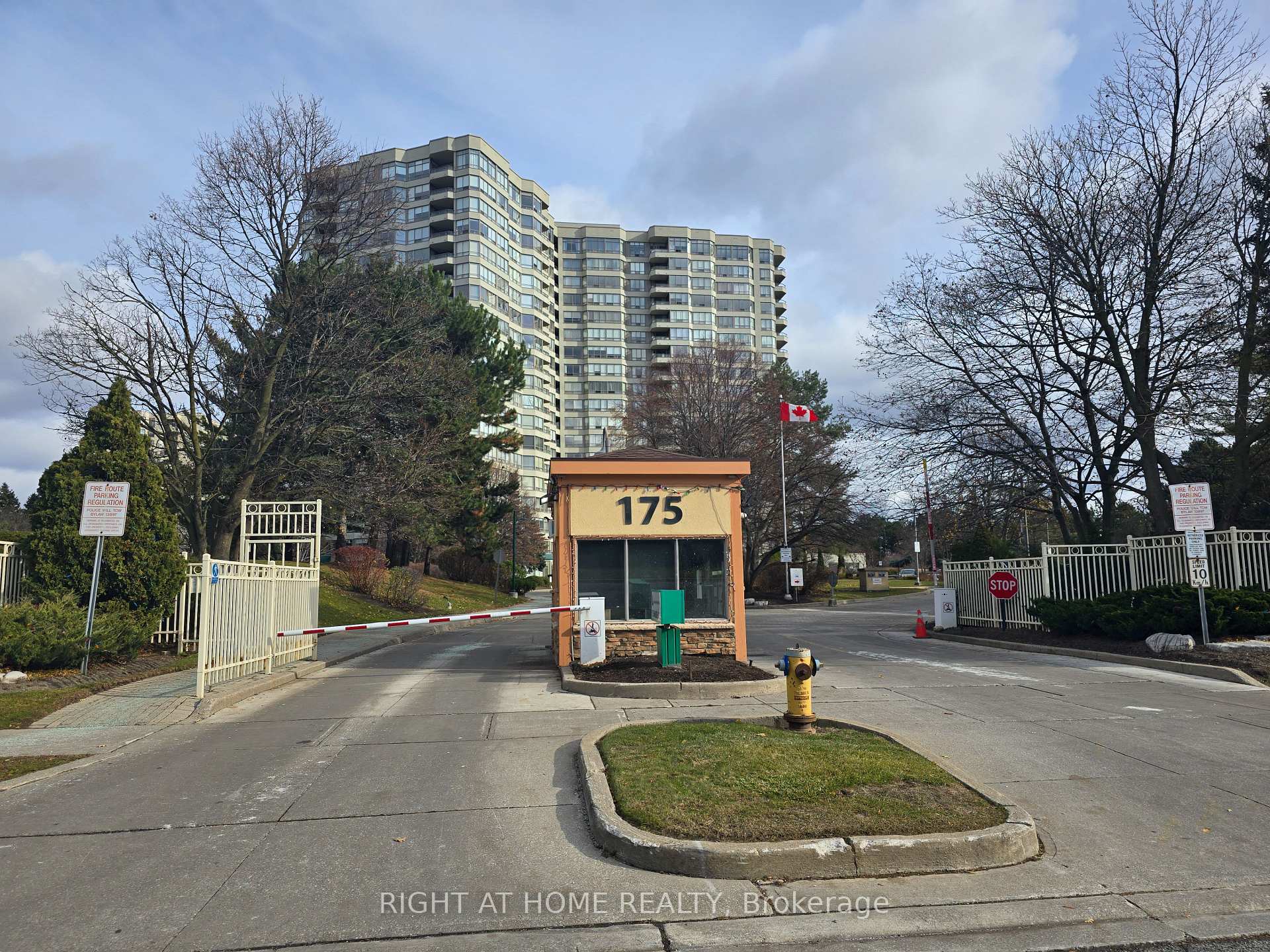 1014 - 175 Bamburgh Circle, Toronto, ON M1W 3X8