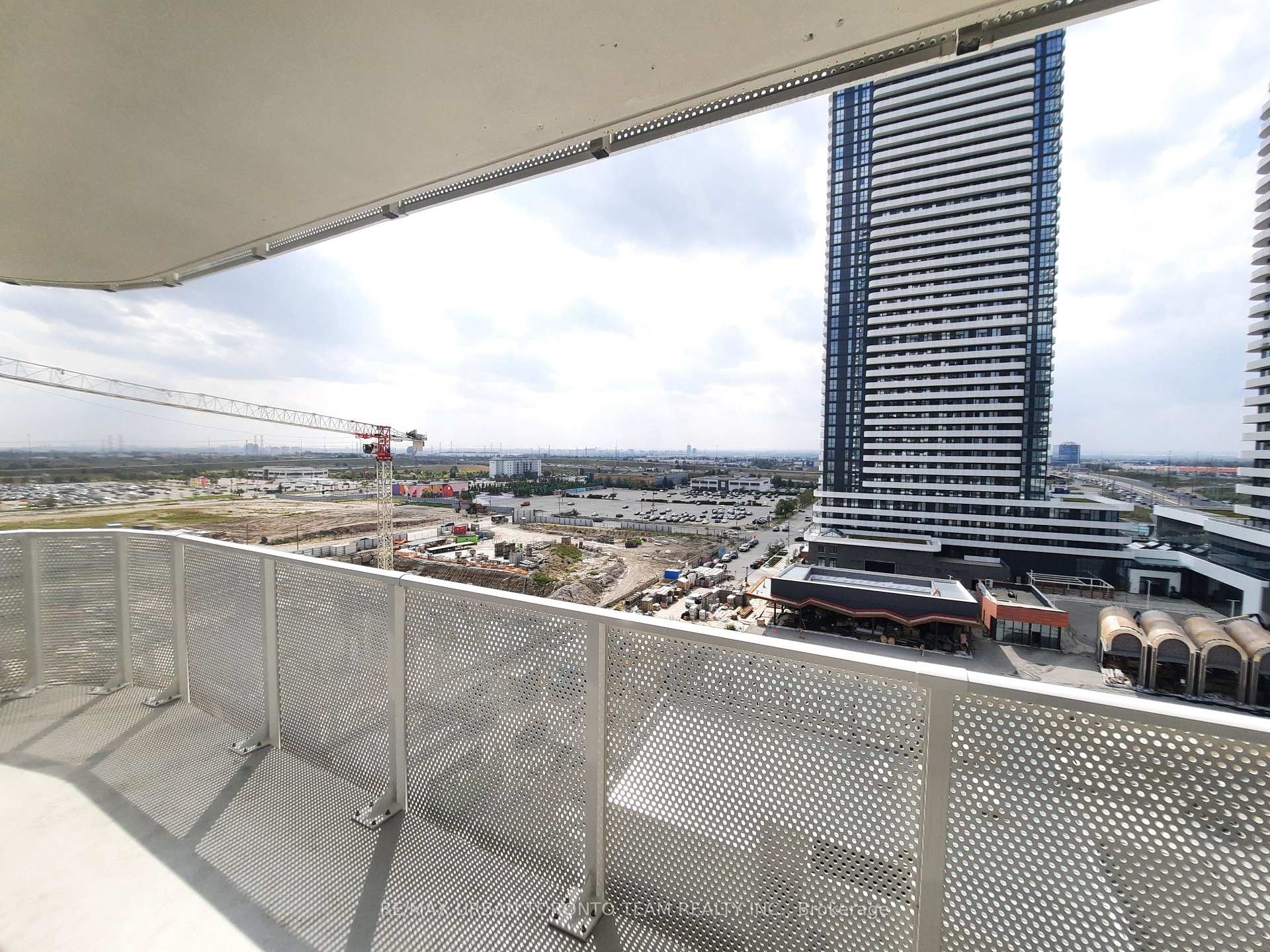 1015 - 28 Interchange Way, Vaughan, ON L4K 0P8