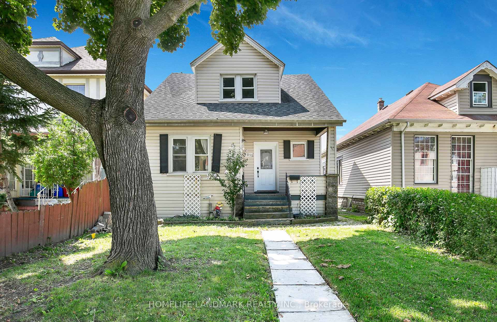 1015 Windsor Avenue, Windsor, ON N9A 1K3