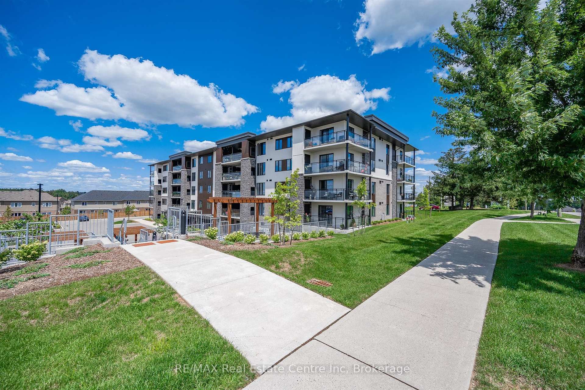 102 - 104 Summit Ridge Drive, Guelph, ON N1E 0R5