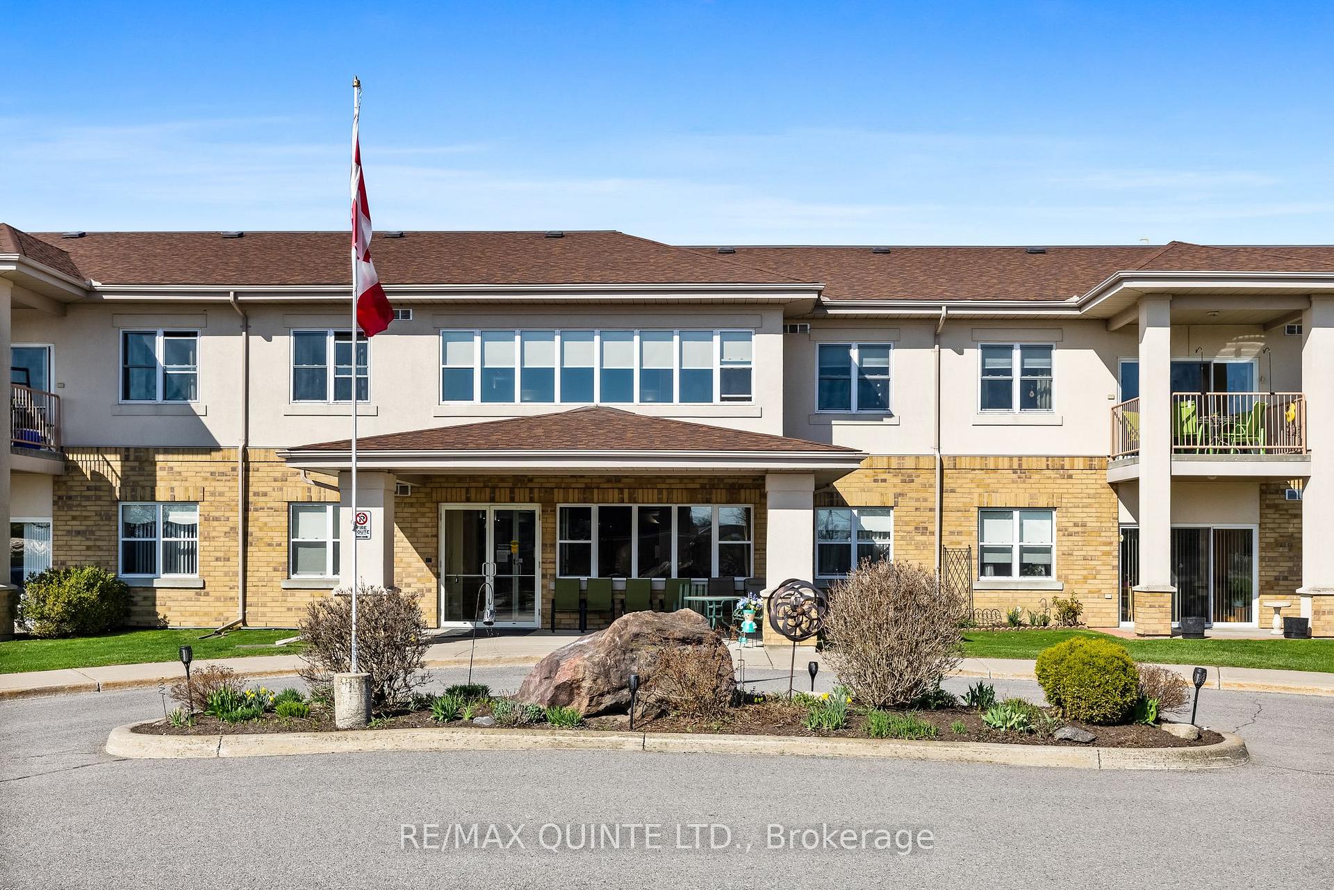 #102- 20 Fourth Avenue, Quinte West, ON K8V 5N3