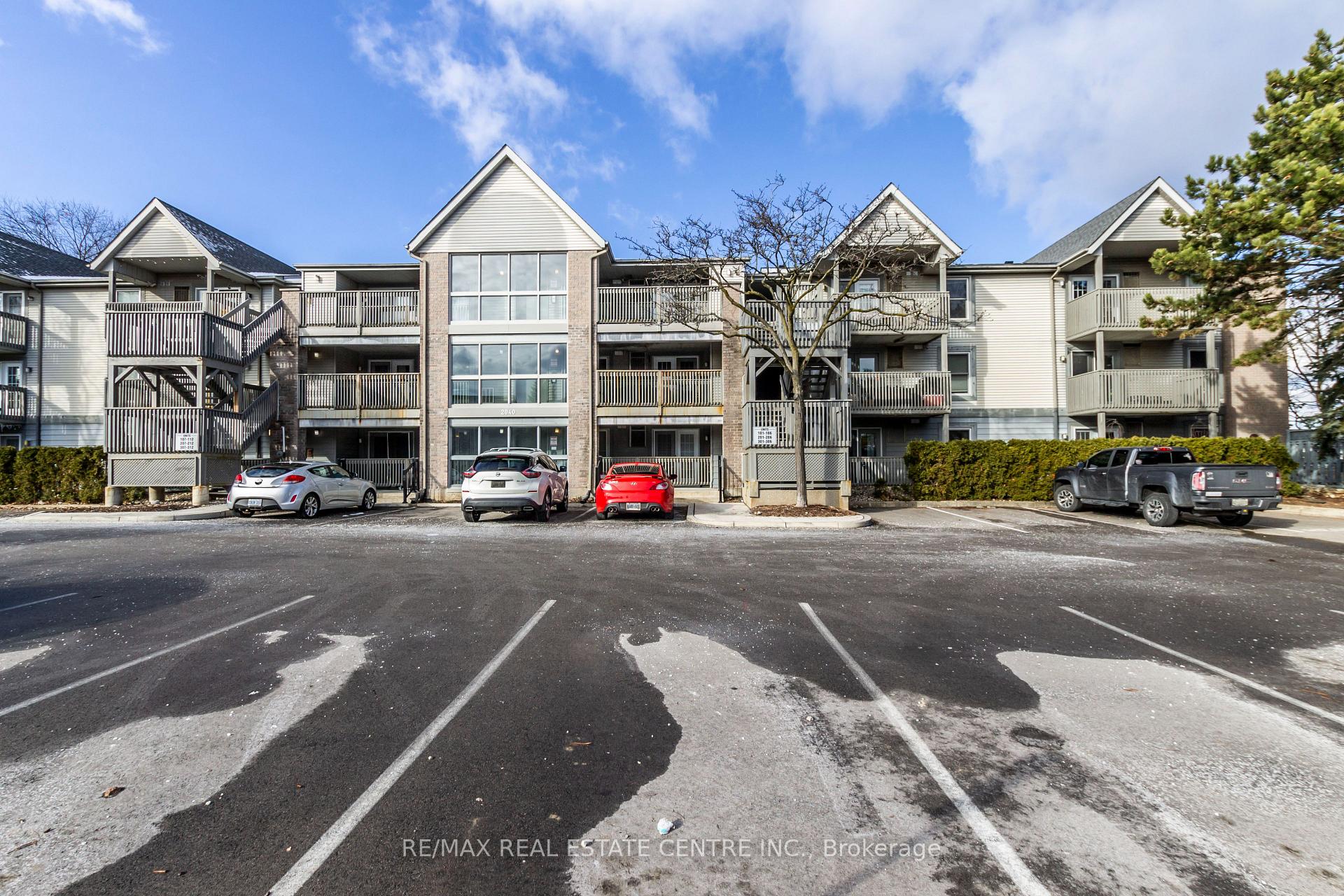 102 - 2040 Cleaver Avenue, Burlington, ON L7M 4C4