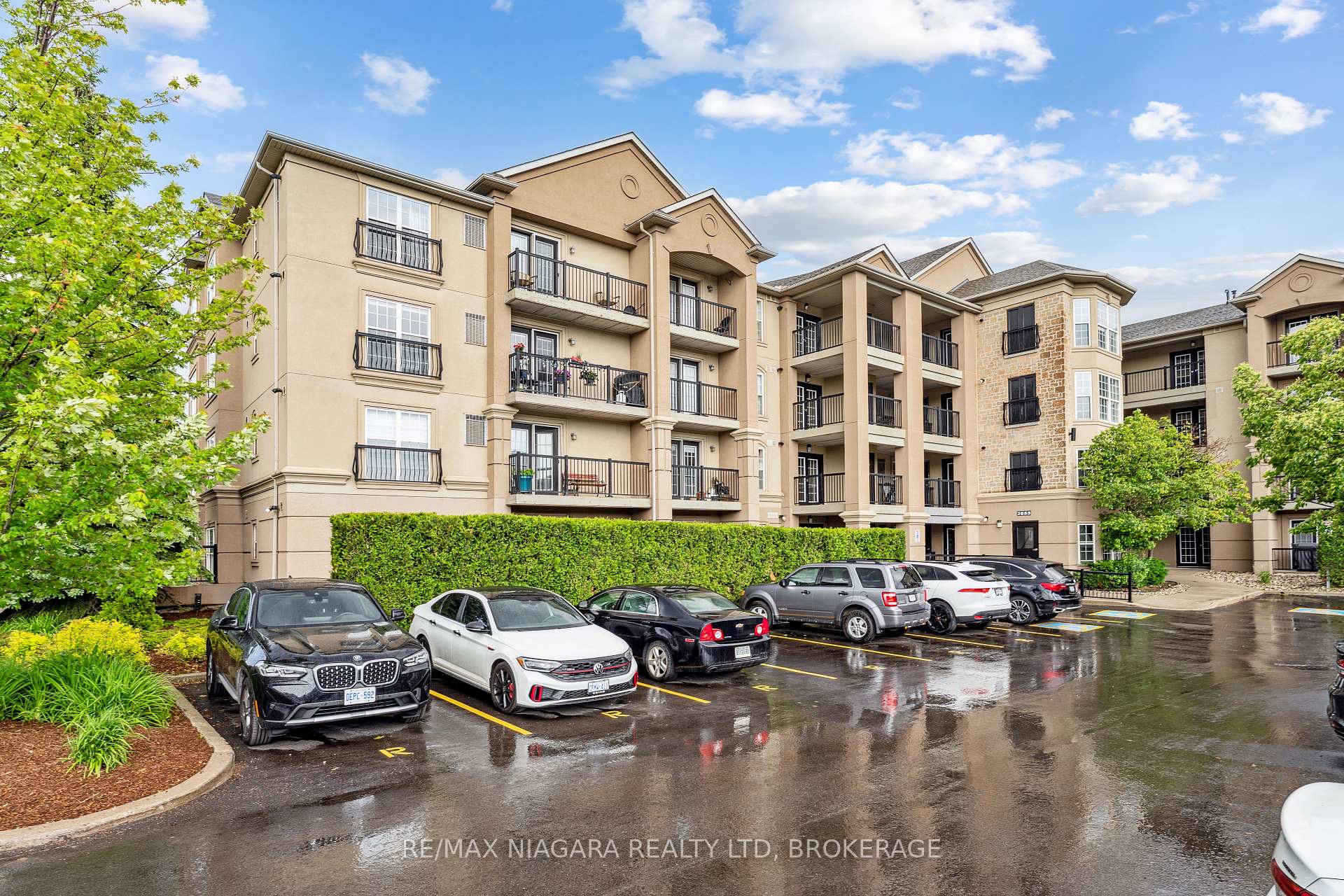 102 - 2055 Appleby Line, Burlington, ON L7L 7H1