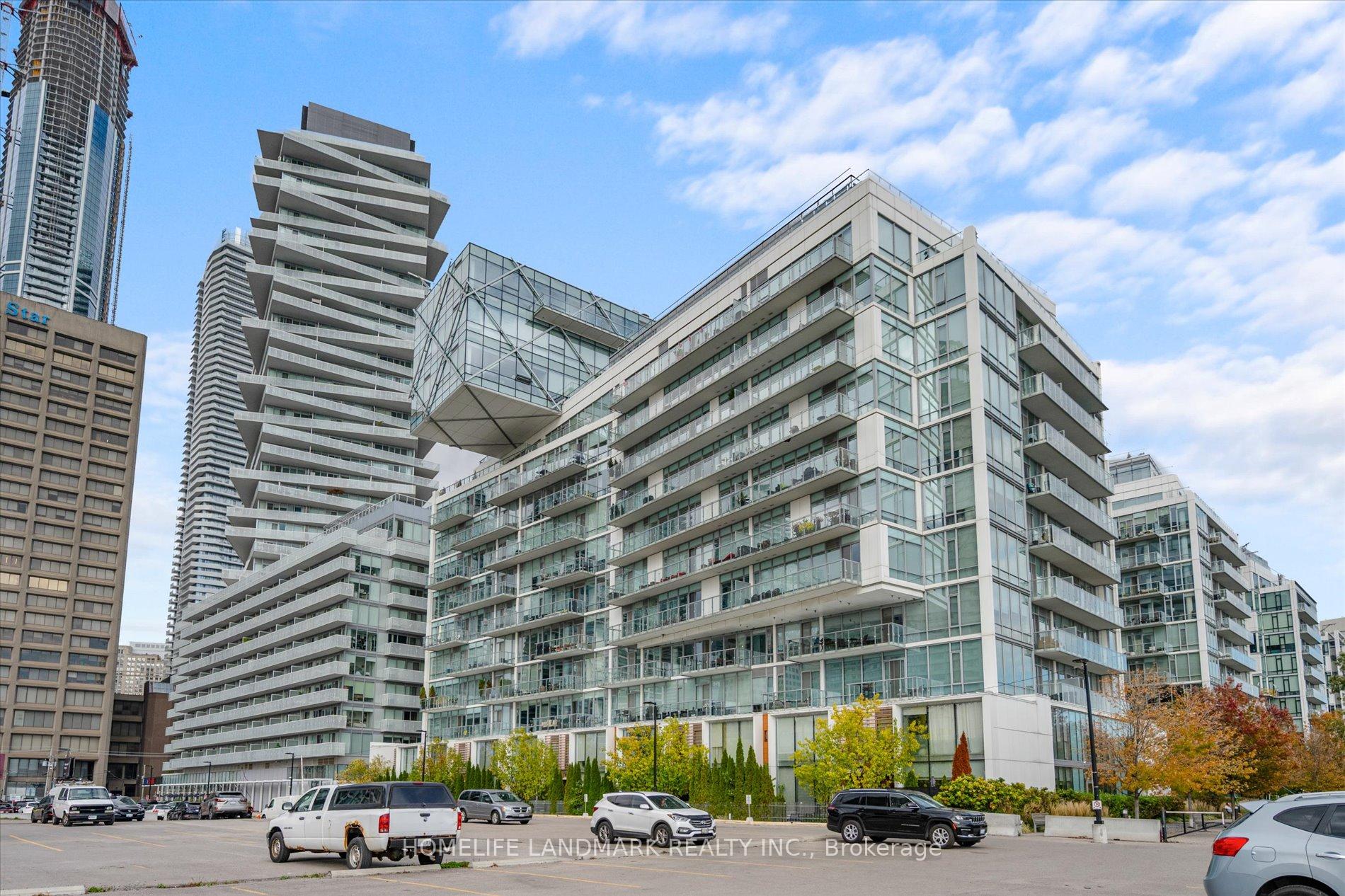 TH102 - 29 Queens Quay E, Toronto, ON M5E 0A4