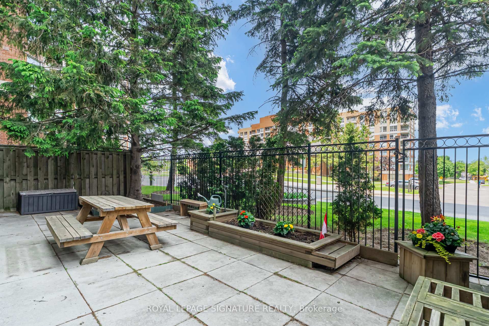 102 - 400 McLevin Avenue, Toronto, ON M1B 5J4