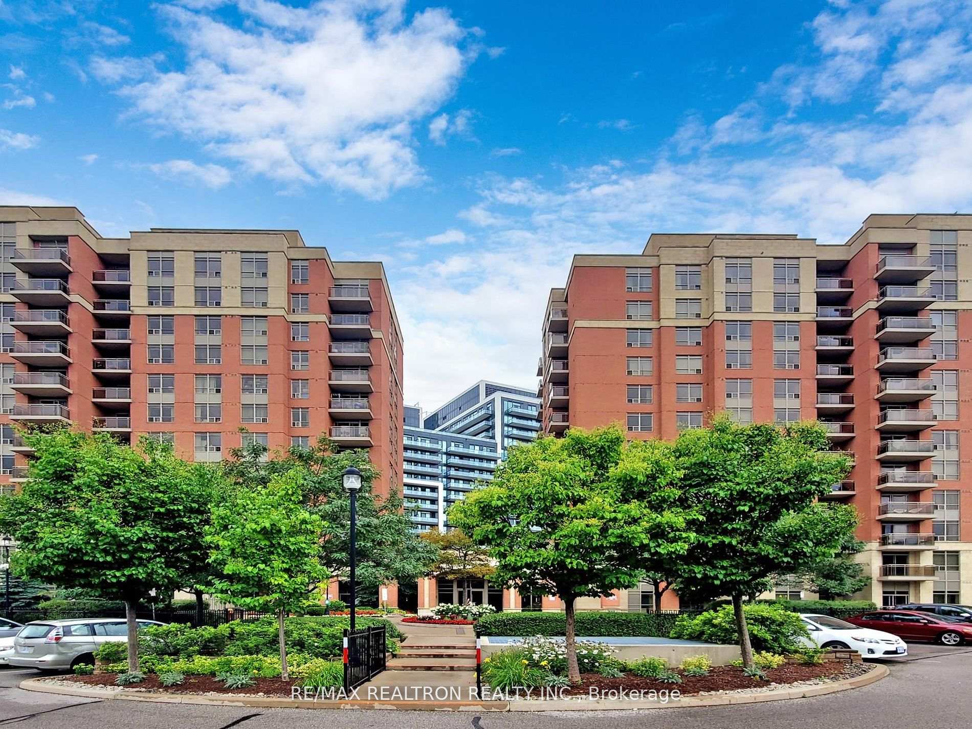 102 - 75 King William Crescent, Richmond Hill, ON L4B 0C1