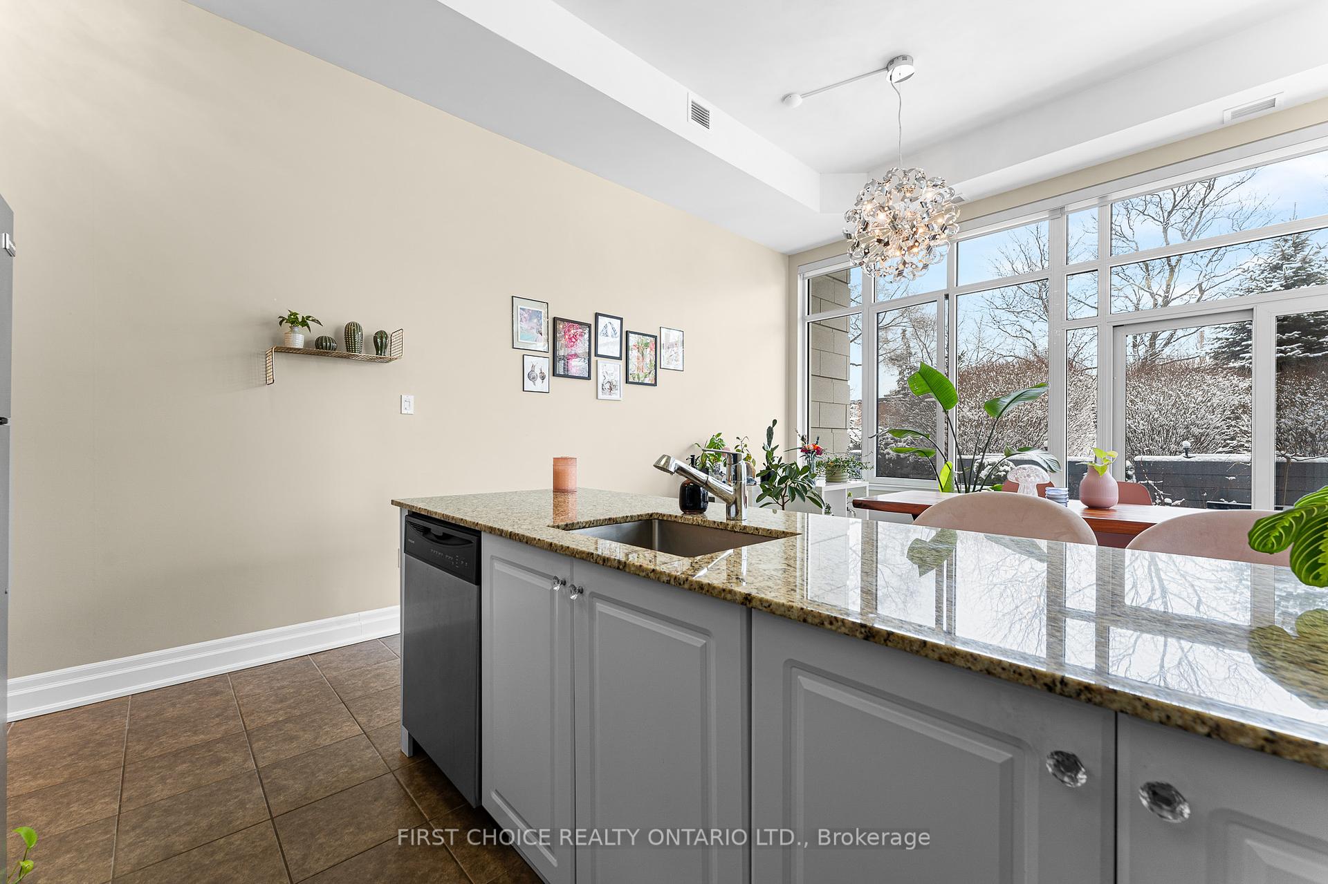 102 - 90 Landry Street, Vanier and Kingsview Park, ON K1L 0A9