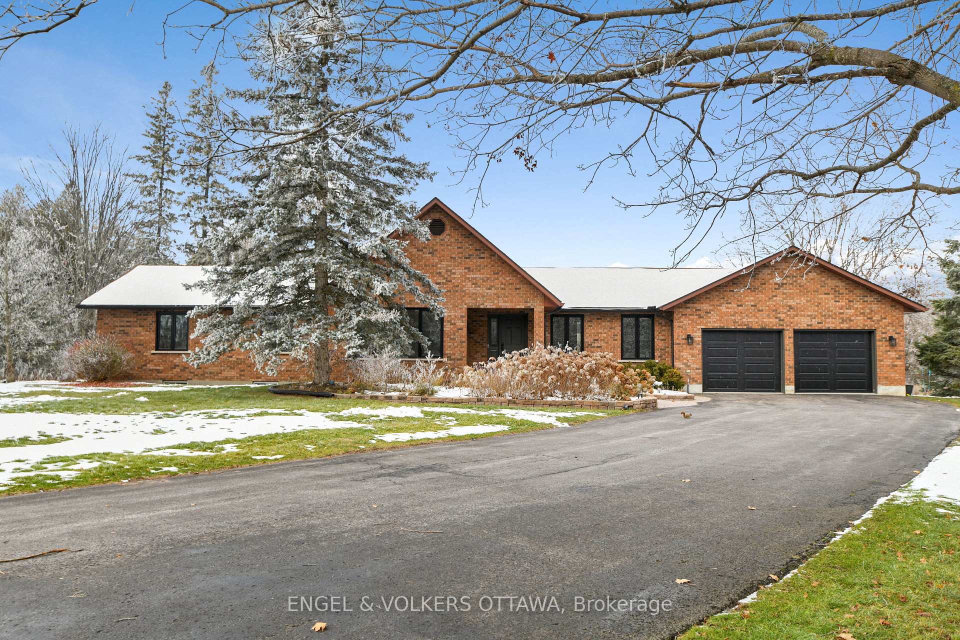 102 Delaney Drive, Carp - Huntley Ward, ON K0A 1L0