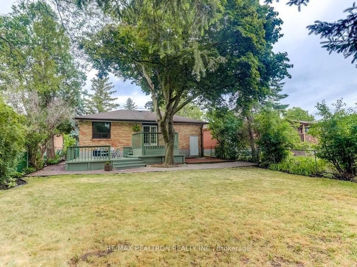 102 Drewry Avenue, Toronto, ON M2M 1C8