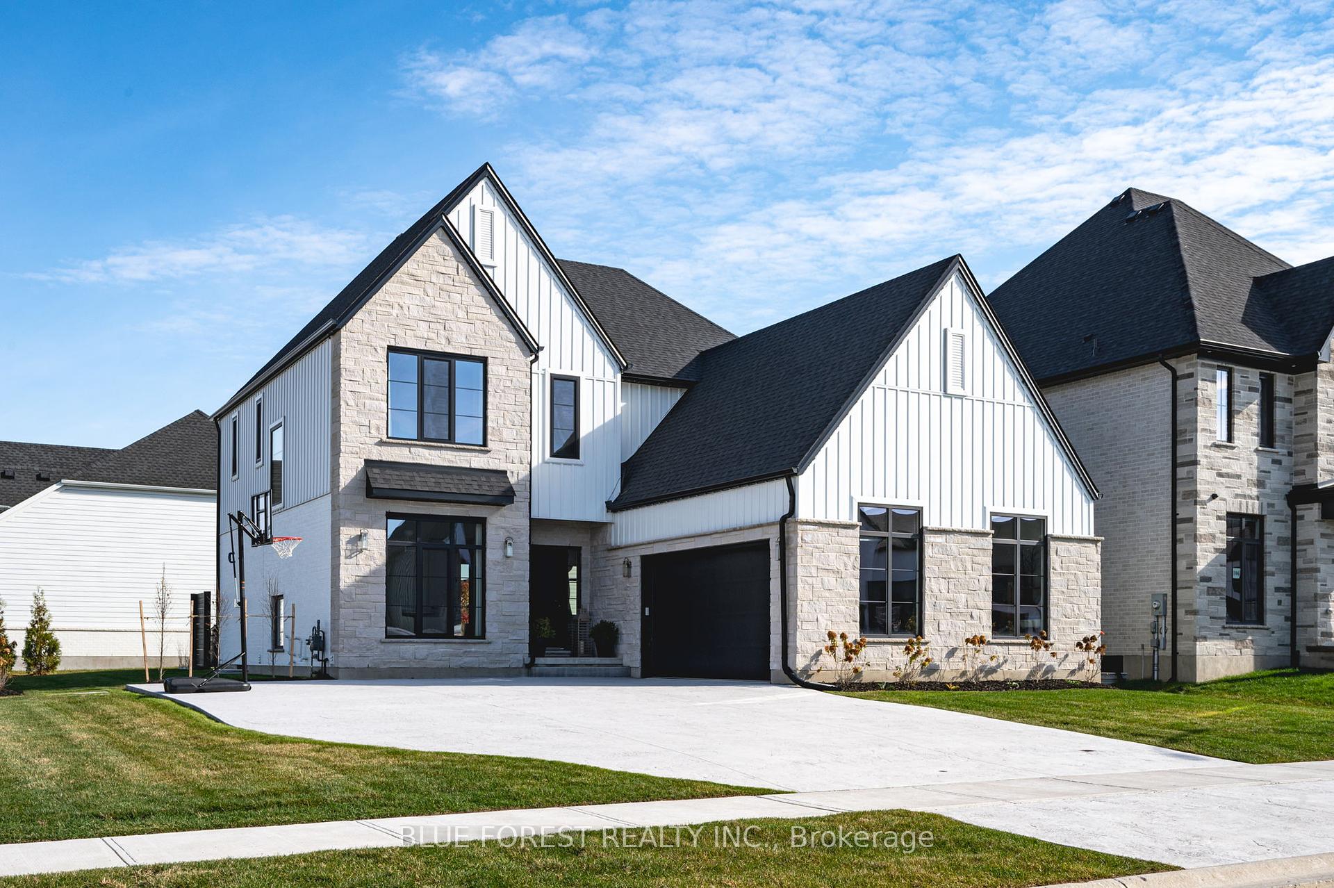 102 EDGEWATER Boulevard, Middlesex Centre, ON N0L 1R0