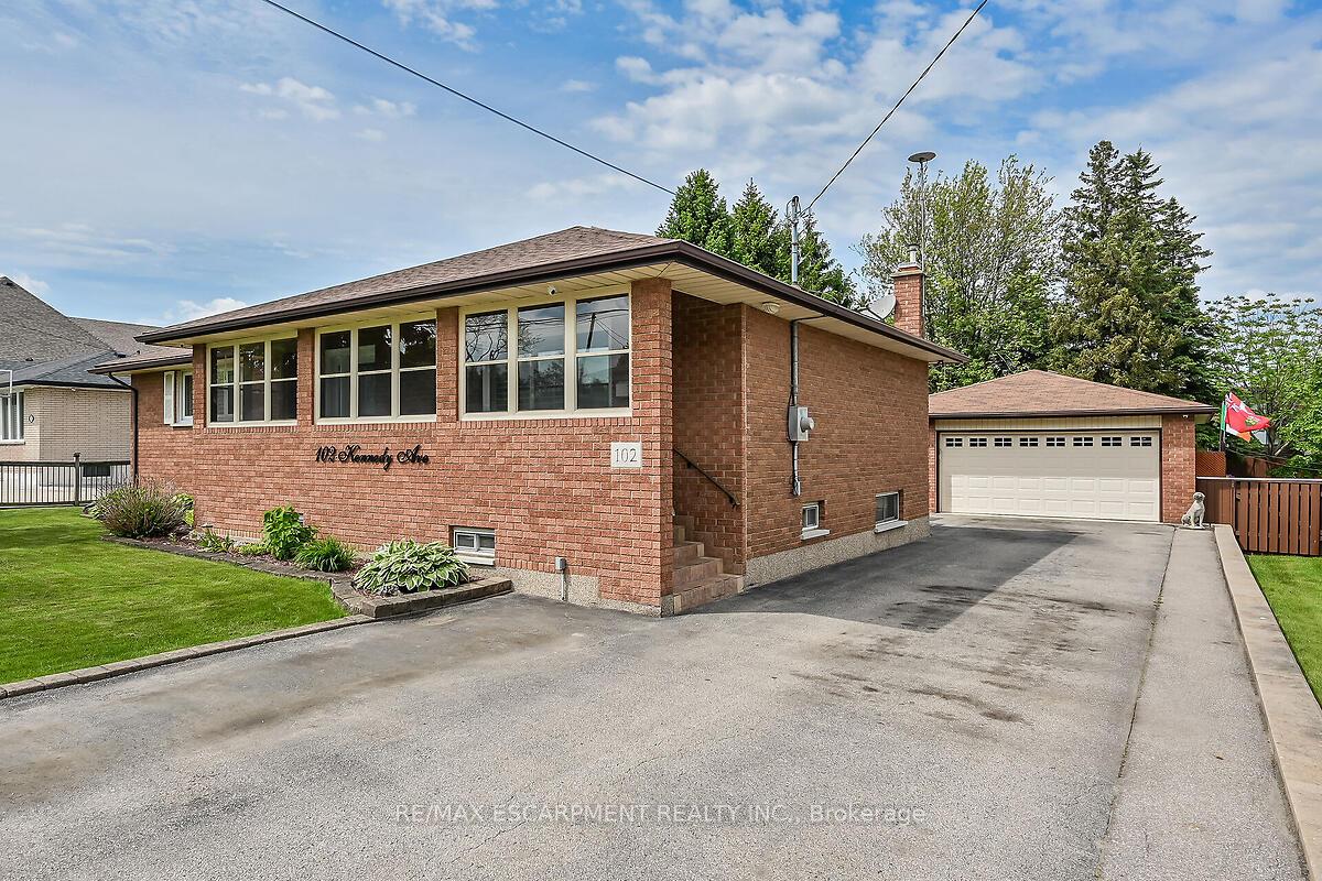 102 Kennedy Avenue, Hamilton, ON L9B 1C7