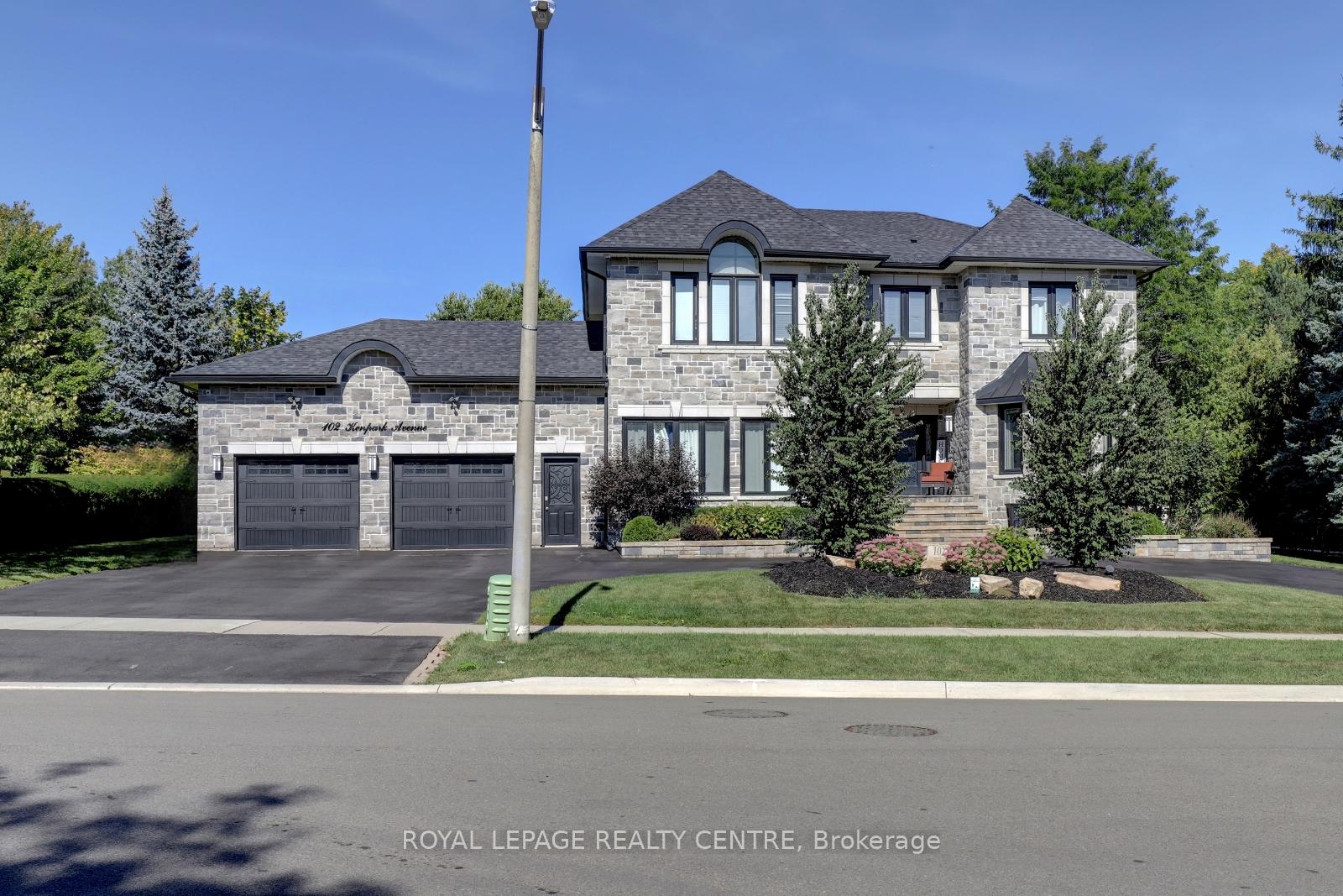 102 Kenpark Avenue, Brampton, ON L6Z 3J9