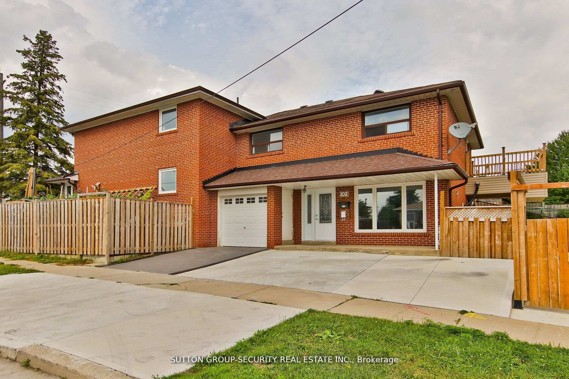 102 Paradelle Crescent, Toronto, ON M3N 1E4