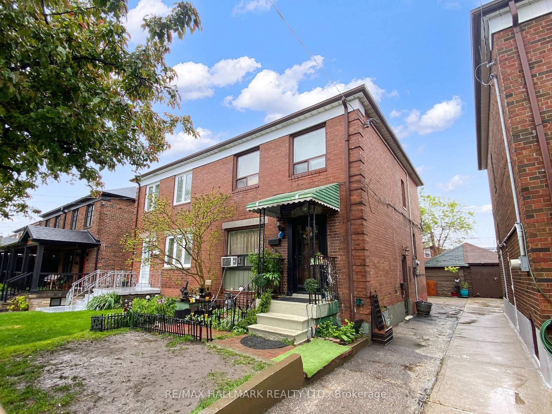 102 Primrose Avenue, Toronto, ON M6H 3V3