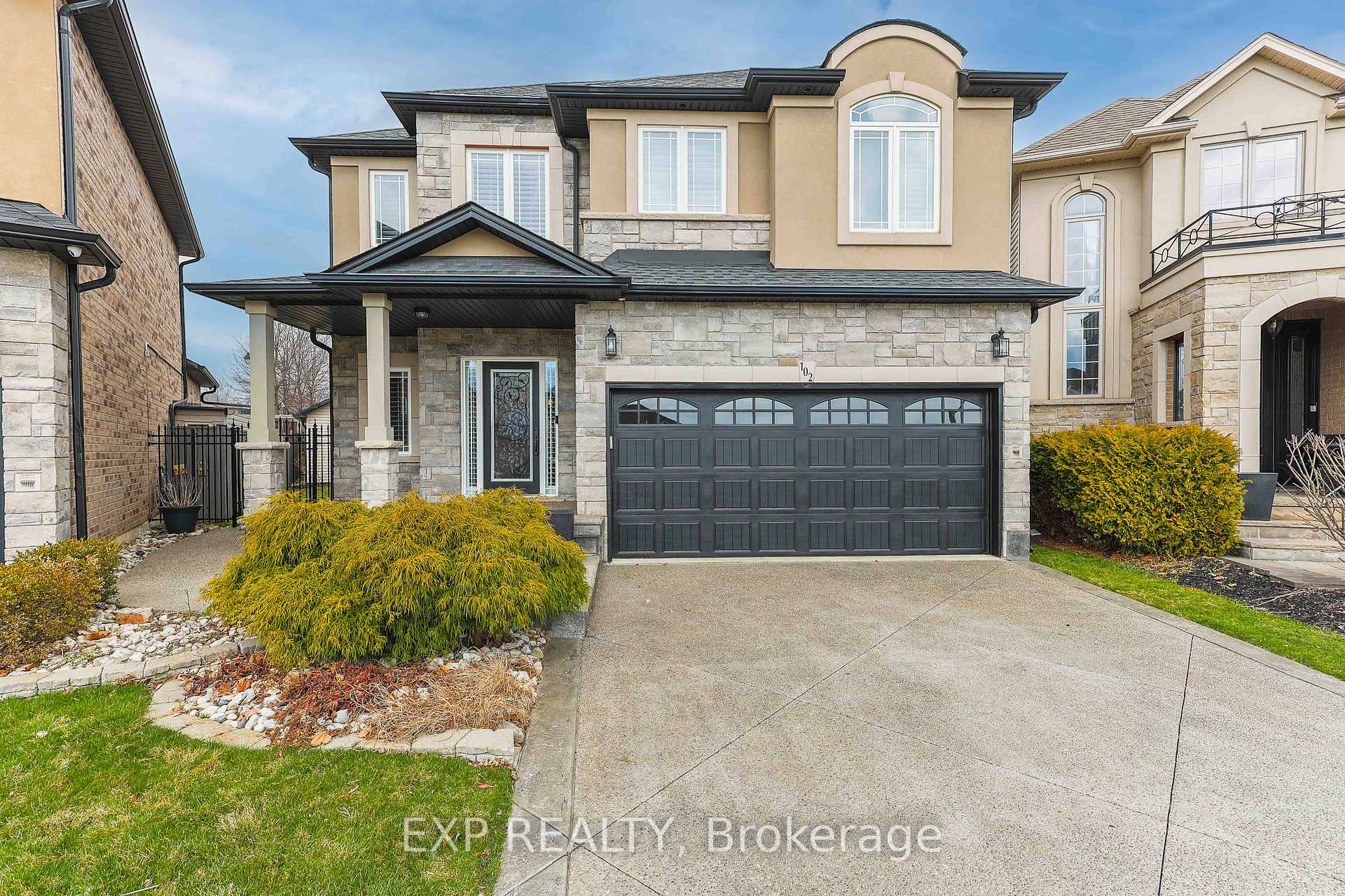 102 San Felice Court, Hamilton, ON L9B 0B4