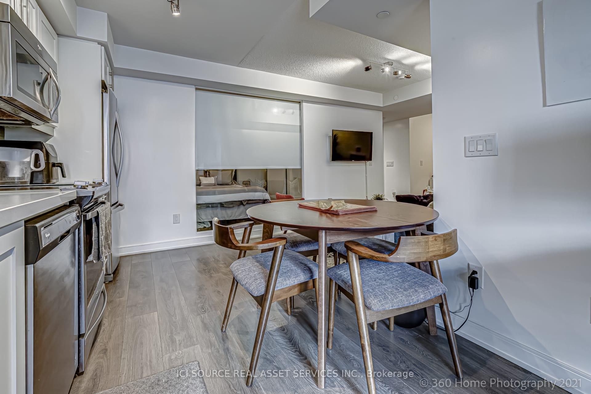 1020 - 525 Adelaide Street W, Toronto, ON M5V 0N7