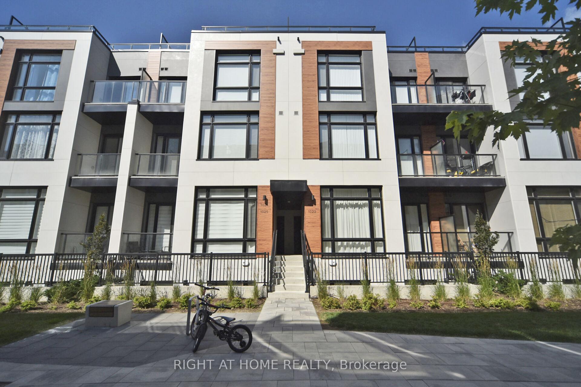 1022 - 14 David Eyer Road, Richmond Hill, ON L4S 0N4