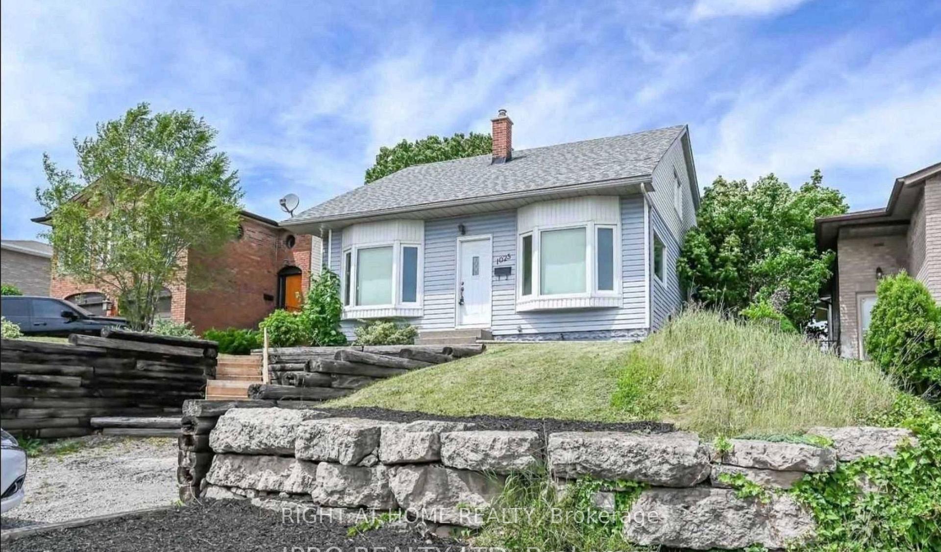1025 Stone Church Road E, Hamilton, ON L8W 1B2
