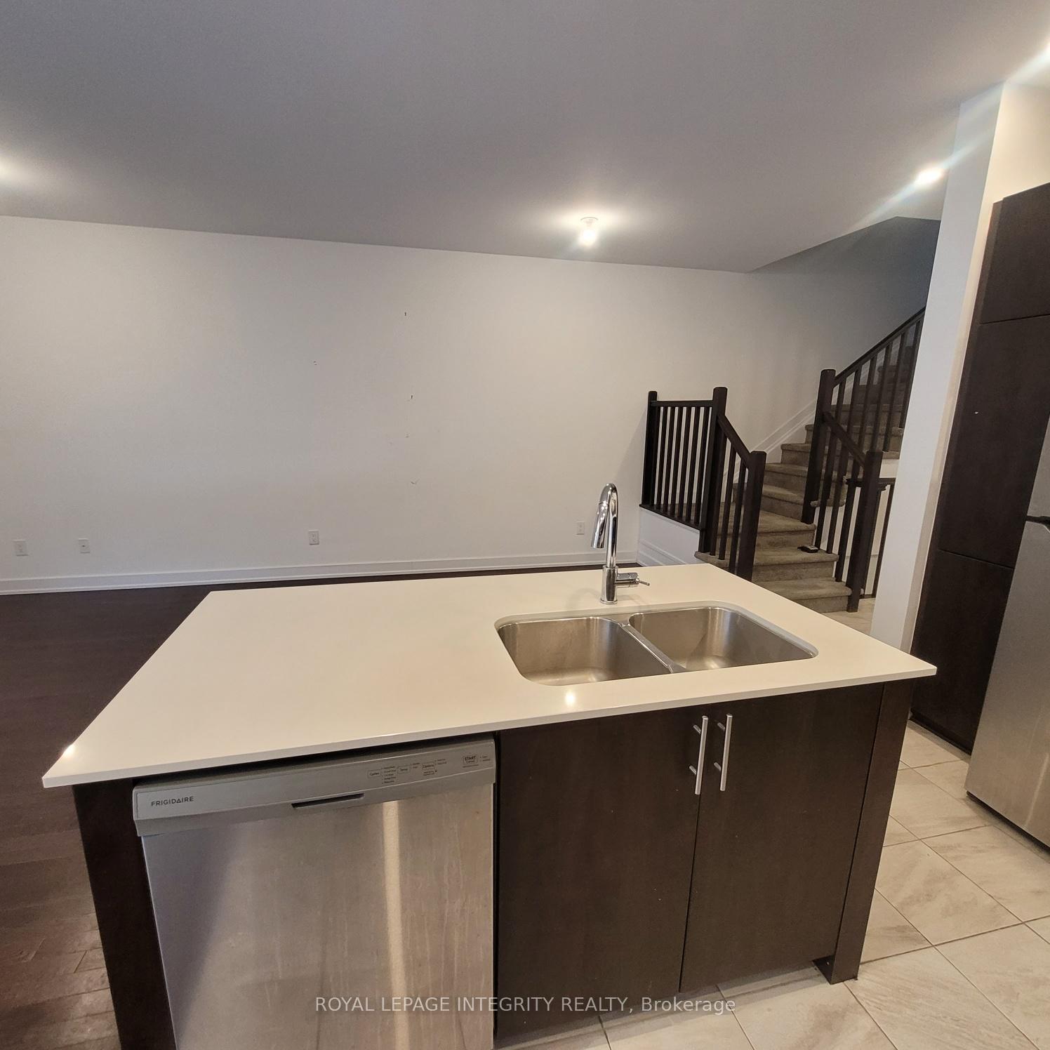 1026 Hydrangea Avenue, Blossom Park - Airport and Area, ON K4M 0K8