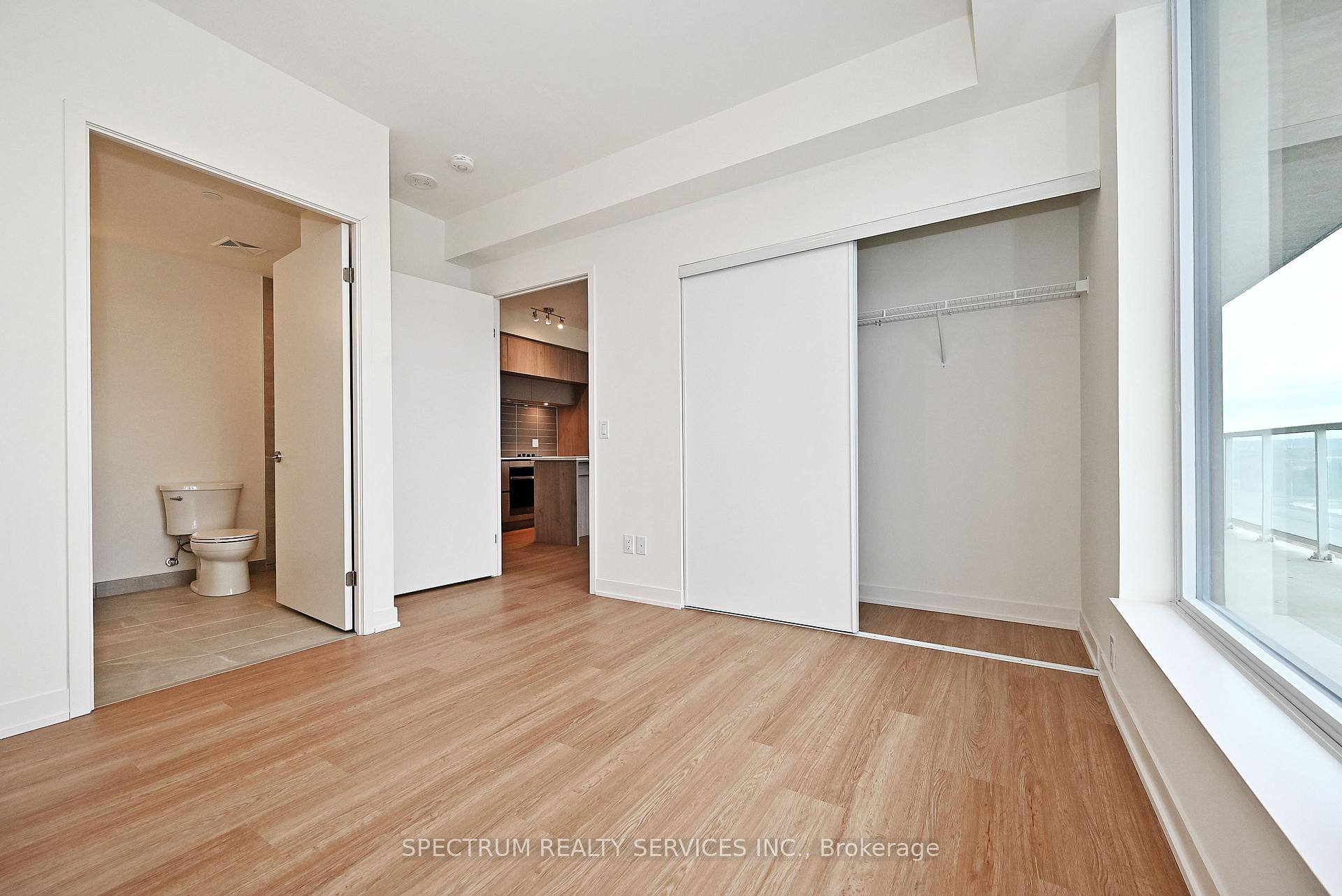 1027 - 2 David Eyer Road, Richmond Hill, ON L4S 0N6