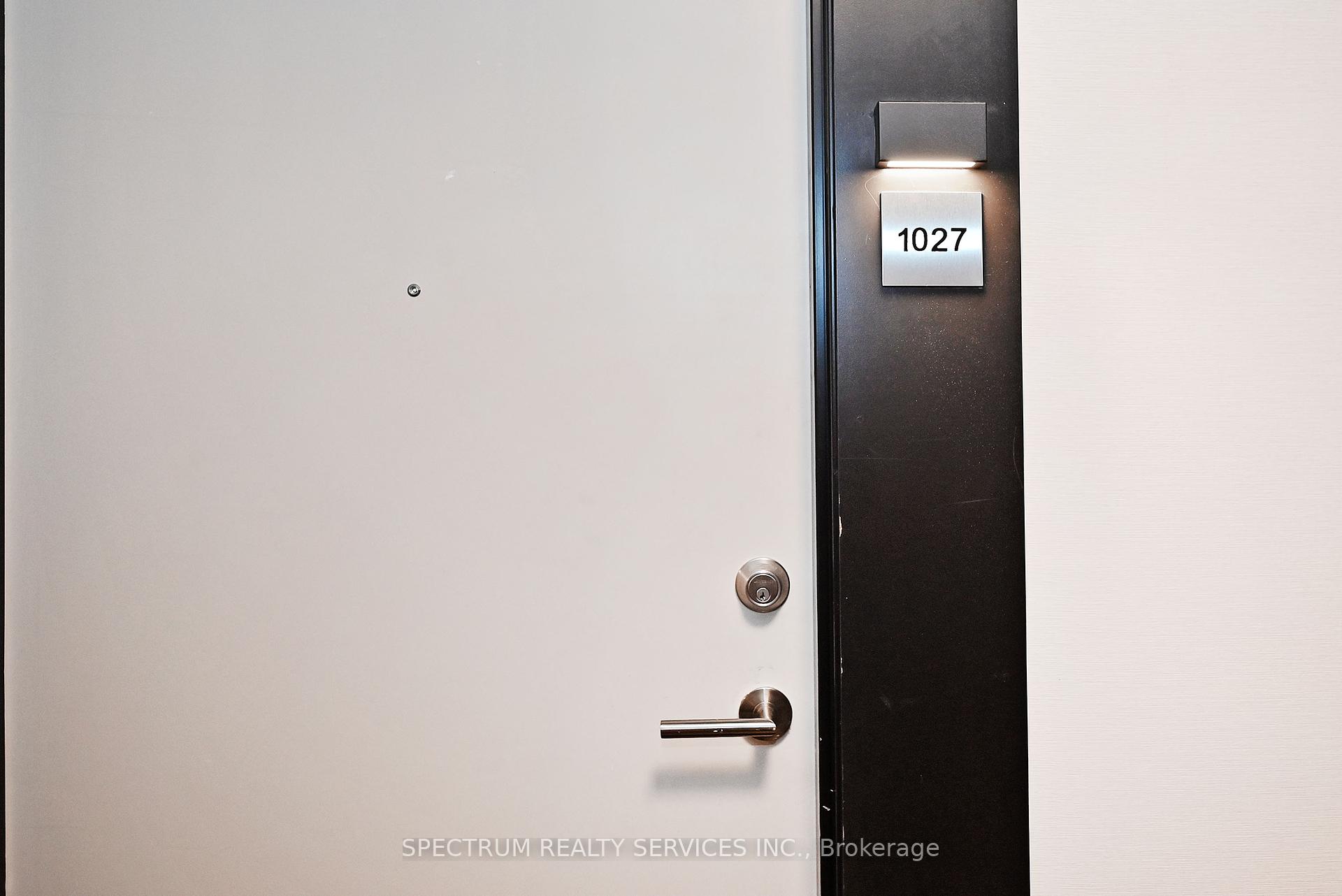 1027 - 2 David Eyer Road, Richmond Hill, ON L4S 0N6