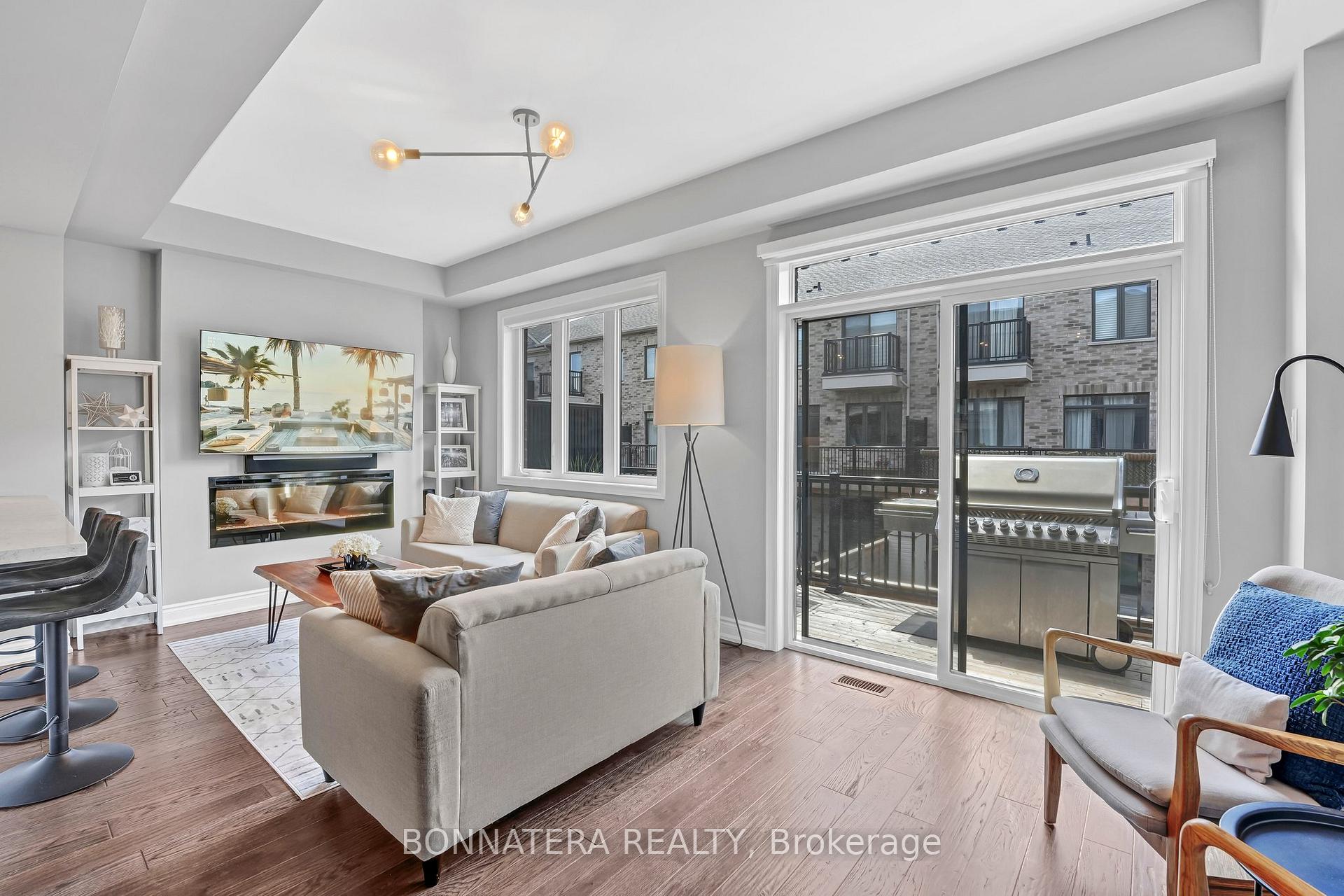 103 - 10 Augustus Terrace, Toronto, ON M8Z 0E4