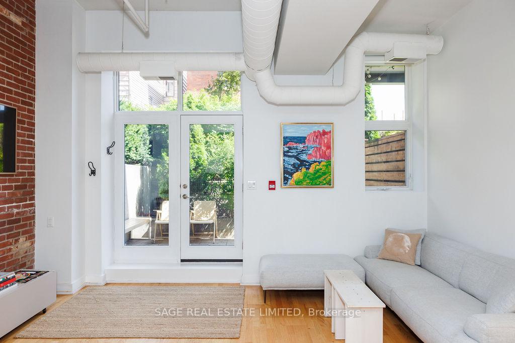 103 - 152 Annette Street, Toronto, ON M6P 1P4