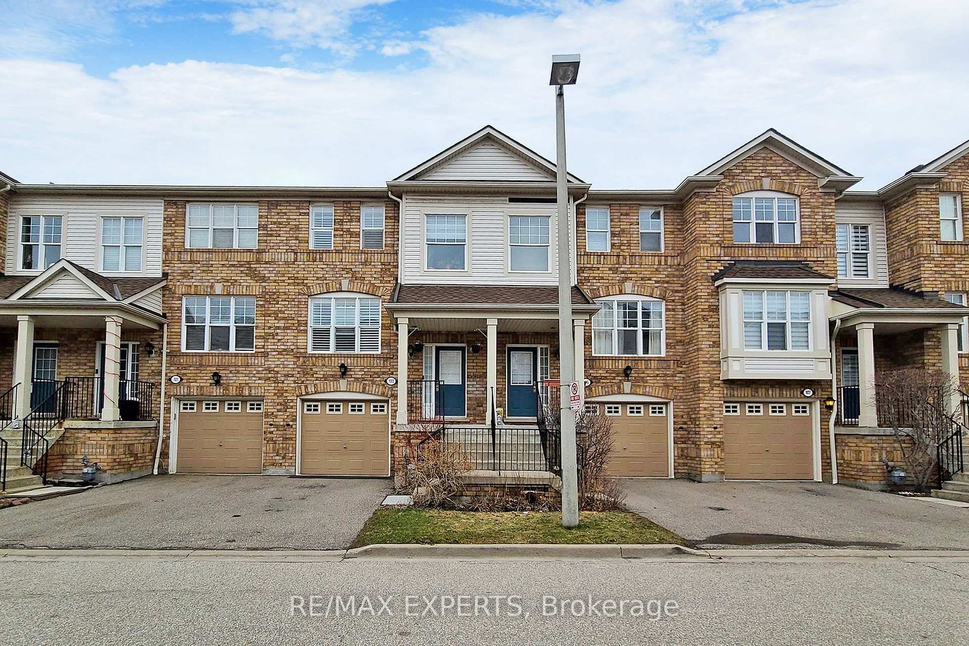103 - 5980 Whitehorn Avenue, Mississauga, ON L5V 2Y3