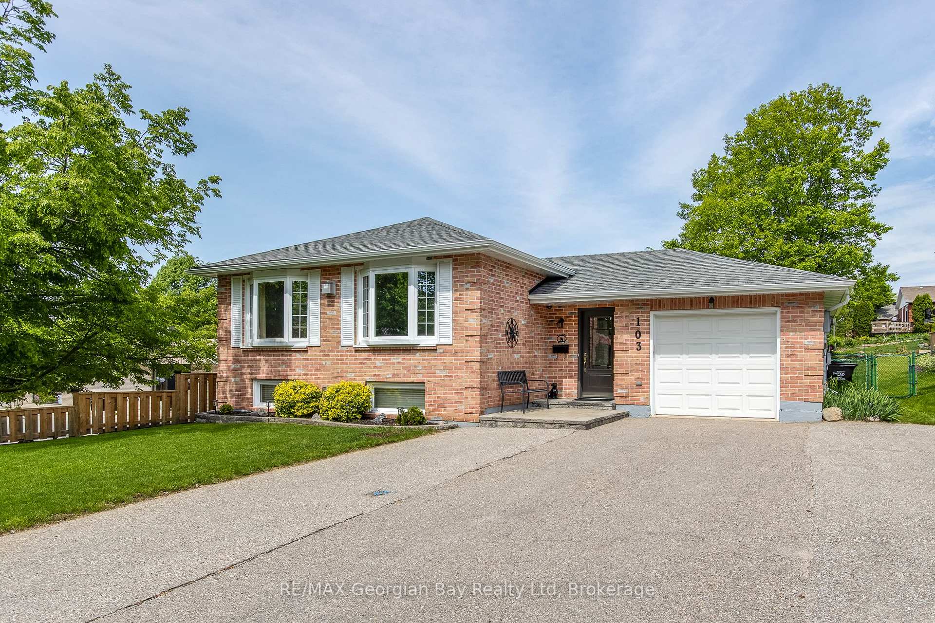 103 Woodland Drive, Midland, ON L4R 4V3