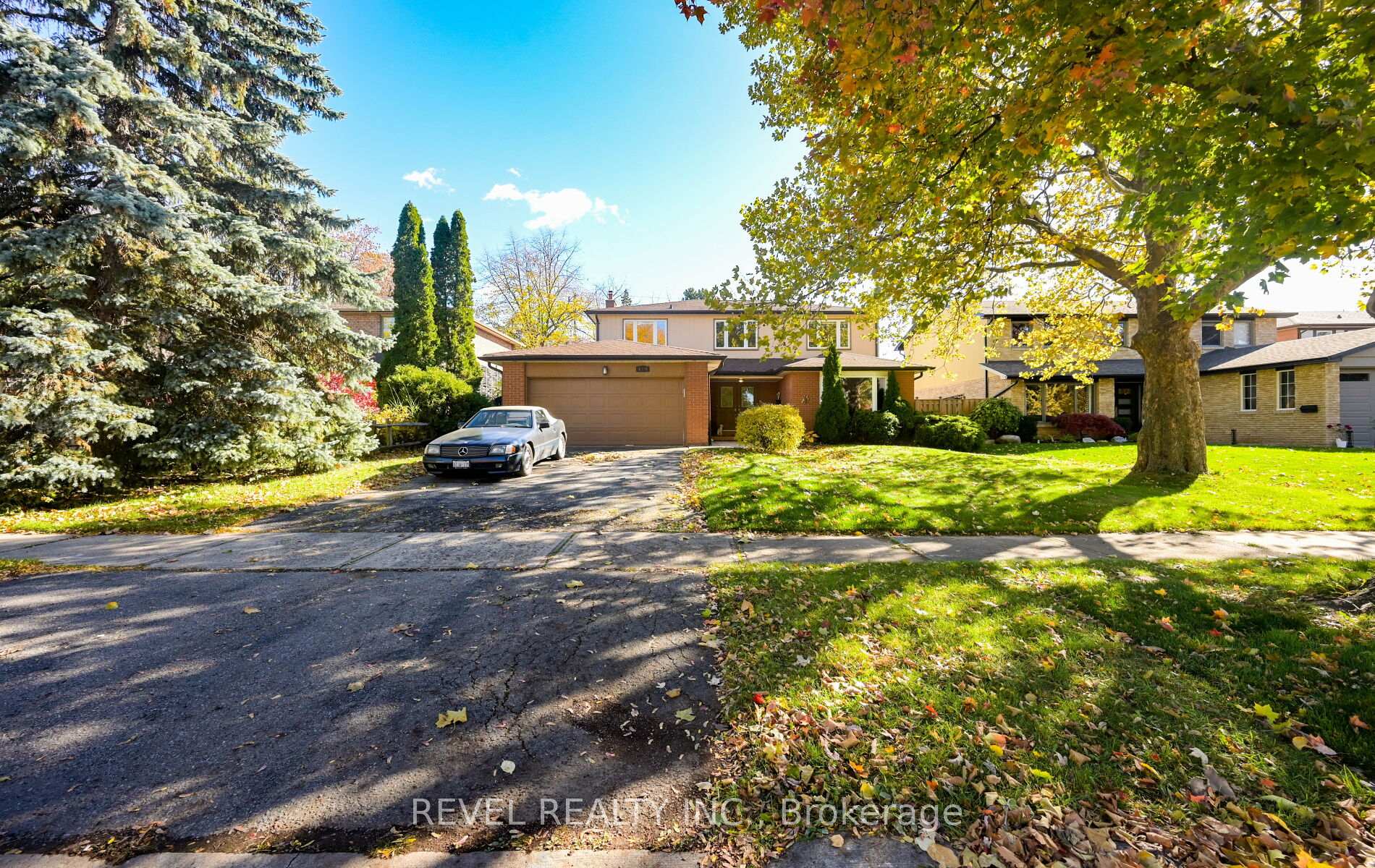 1034 Fredonia Drive, Mississauga, ON L5C 2W4