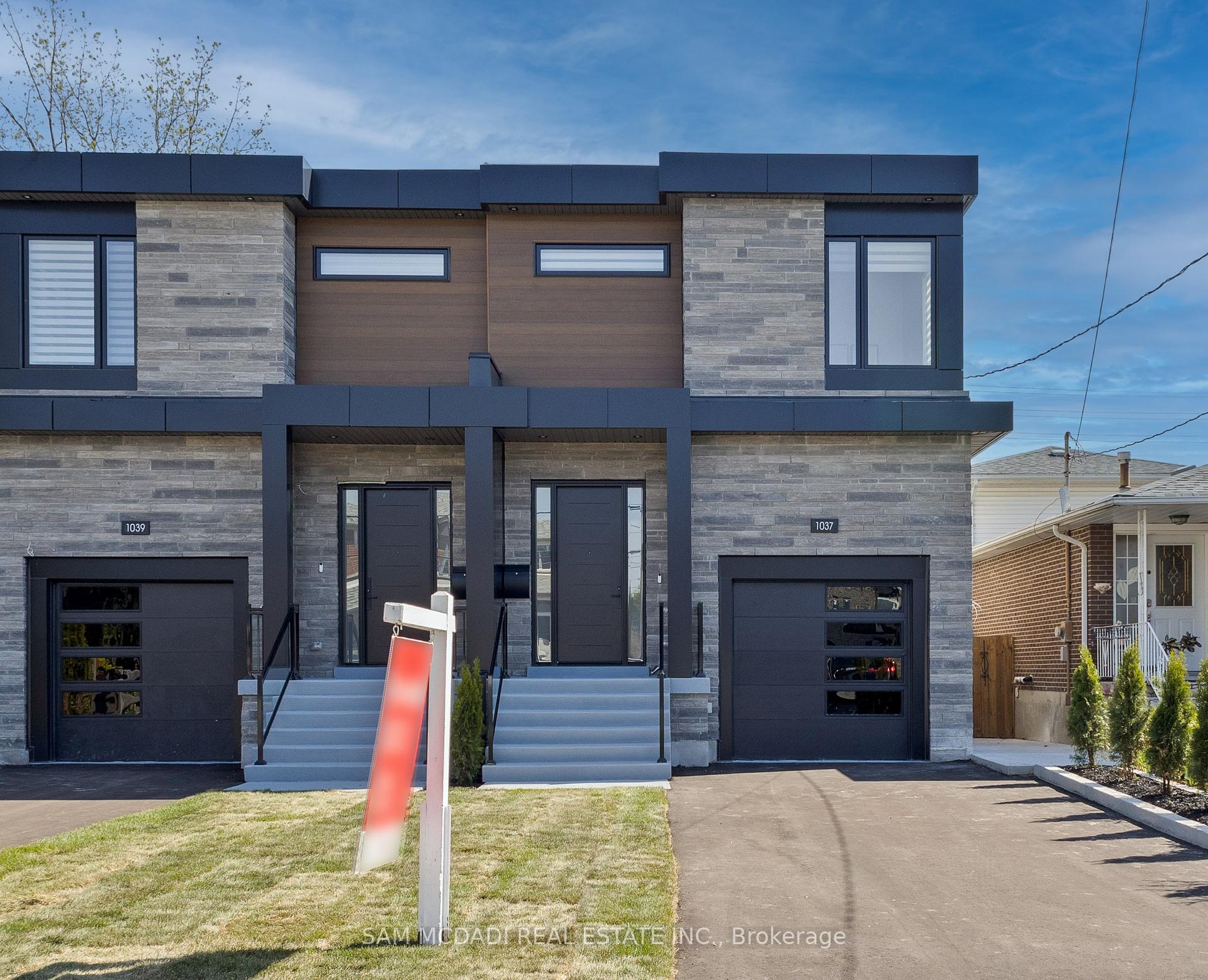 1037 Caven Street, Mississauga, ON L5G 4J3