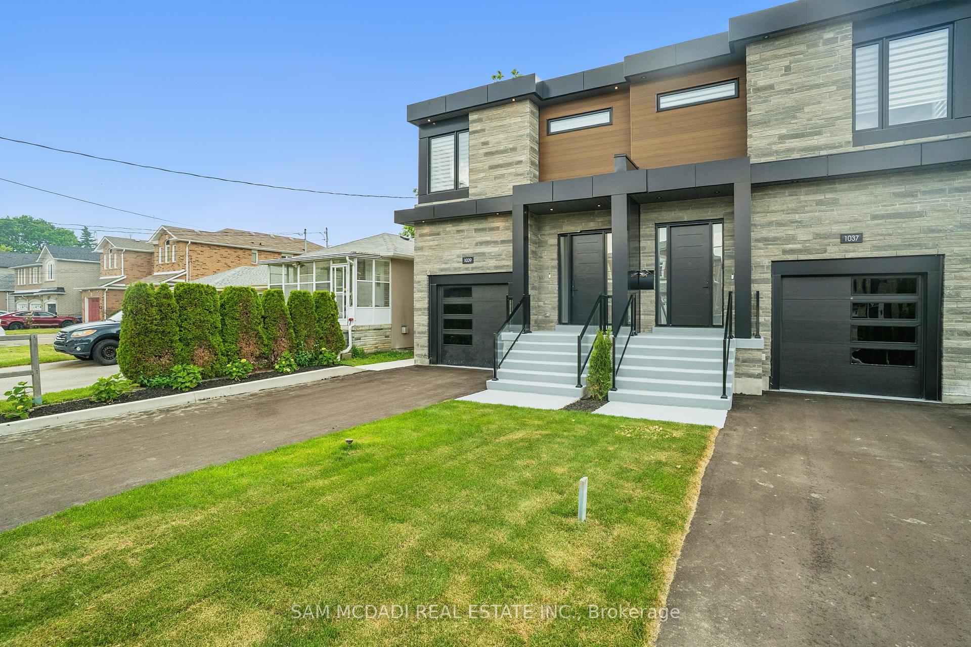 1039 Caven Street, Mississauga, ON L5G 4J3