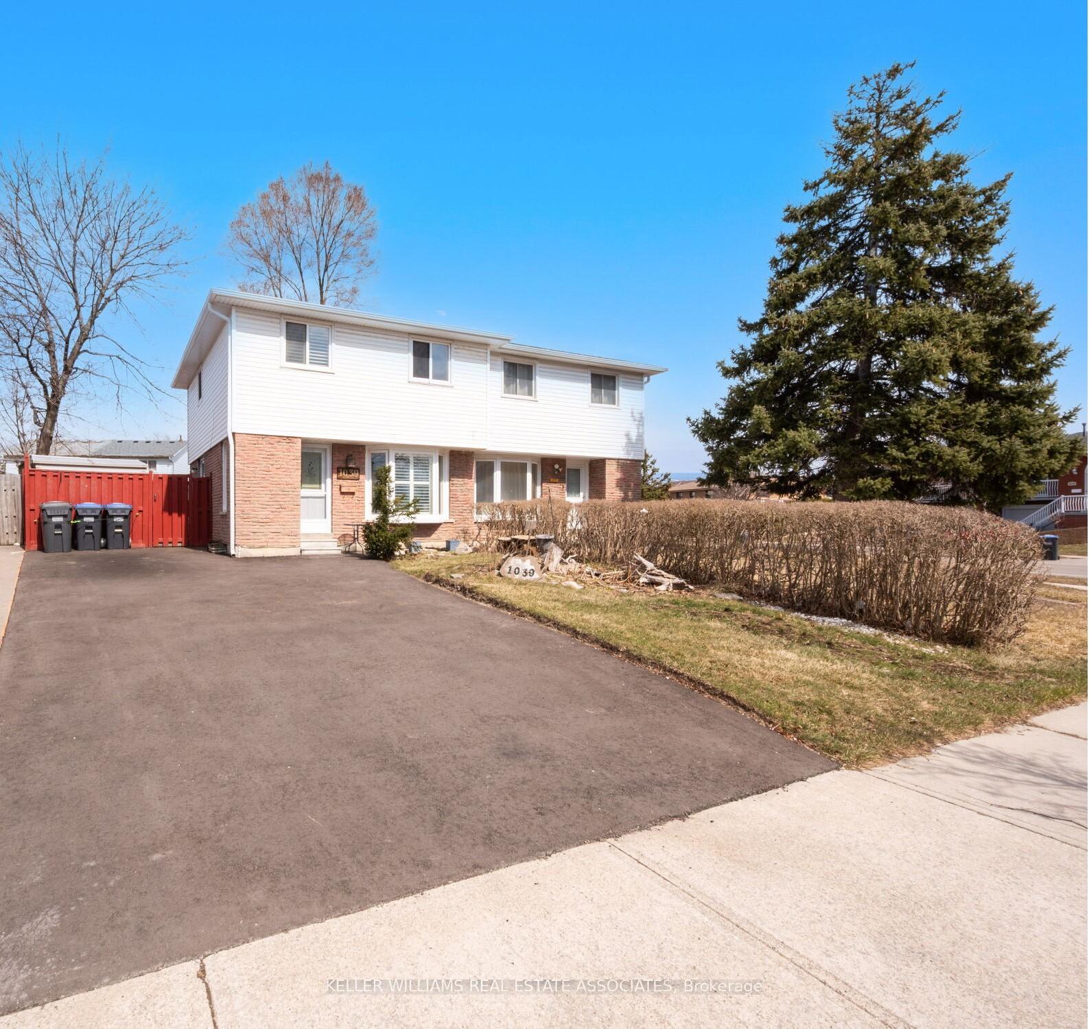 1039 Stainton Drive, Mississauga, ON L5C 1G3