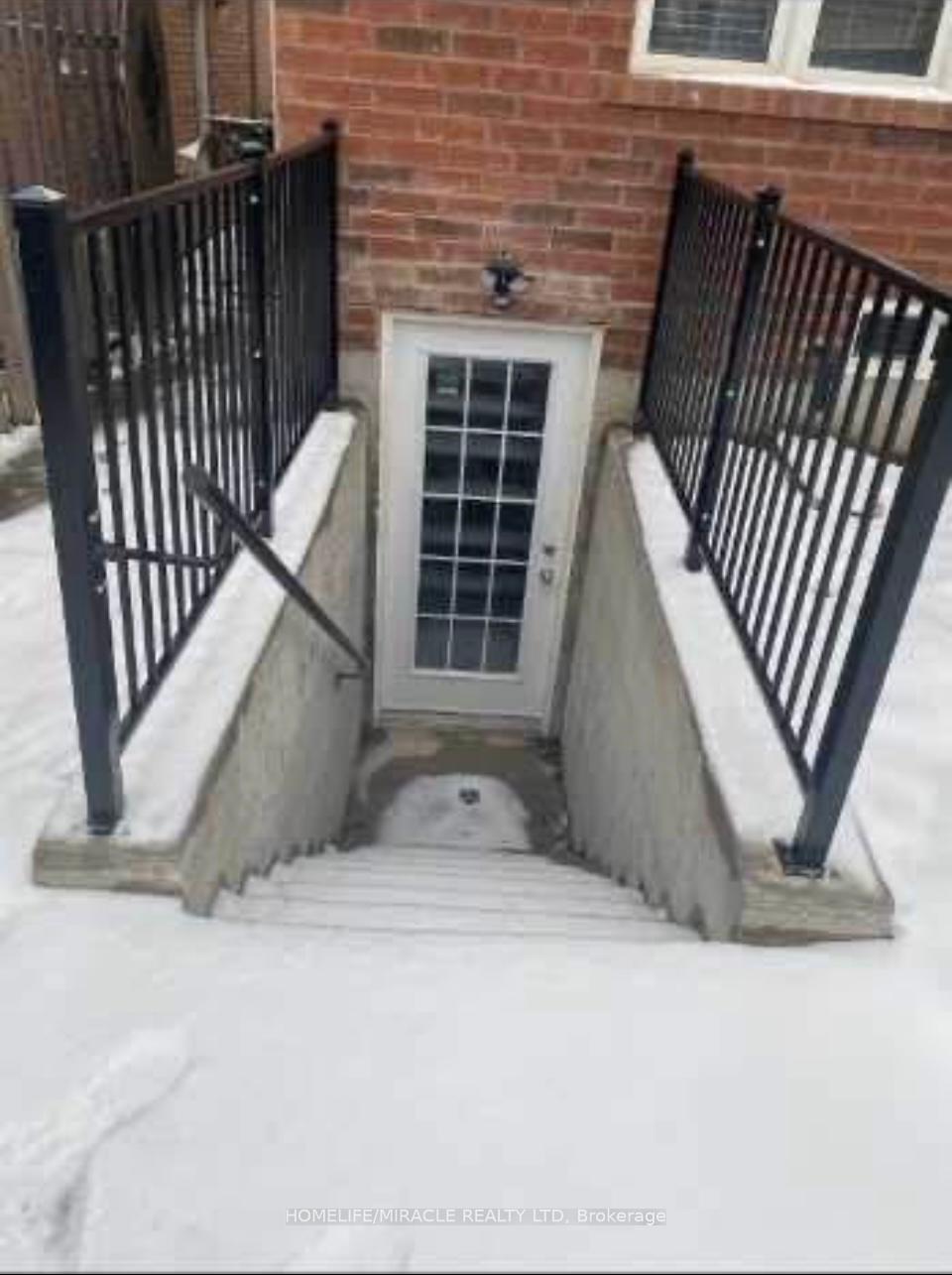104 Commodore Drive, Brampton, ON L6X 0T4